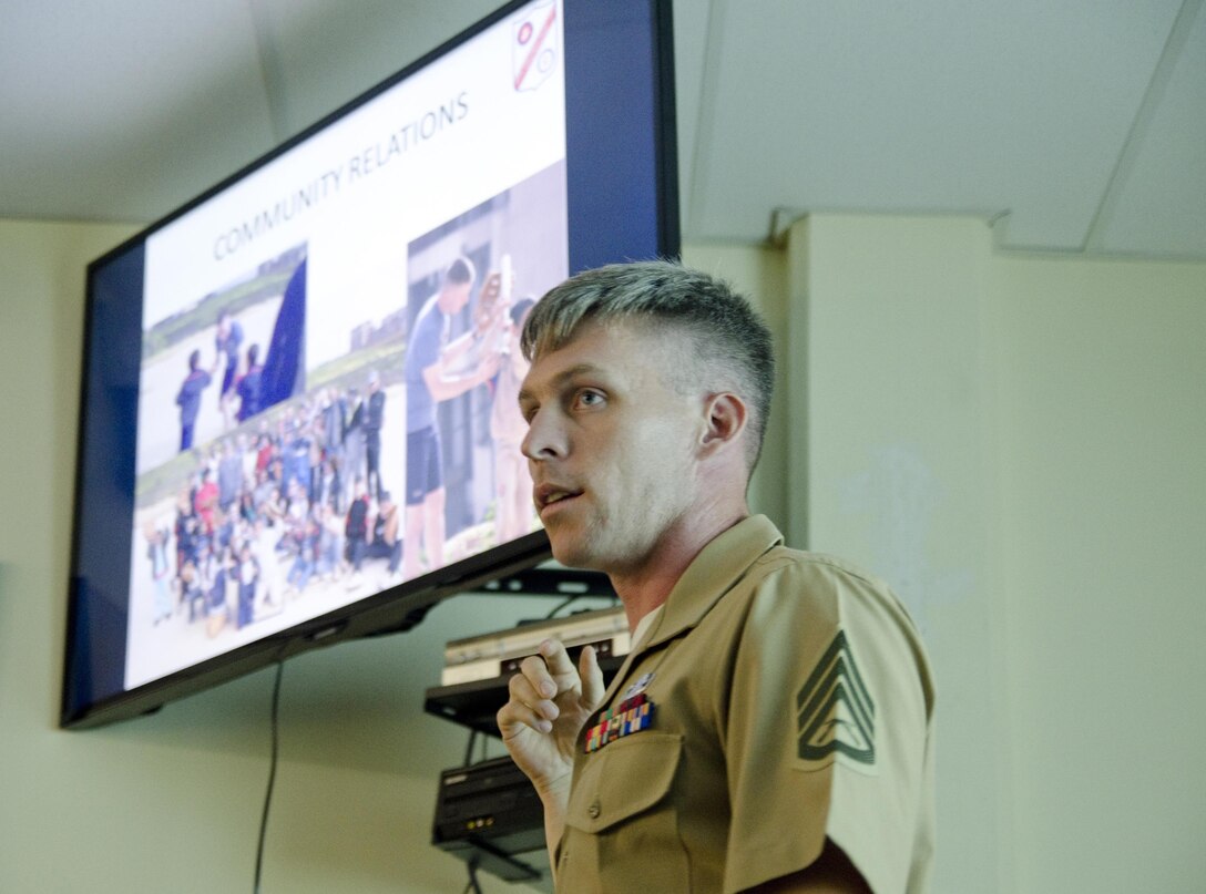 HPU students taste history, Marine Corps style