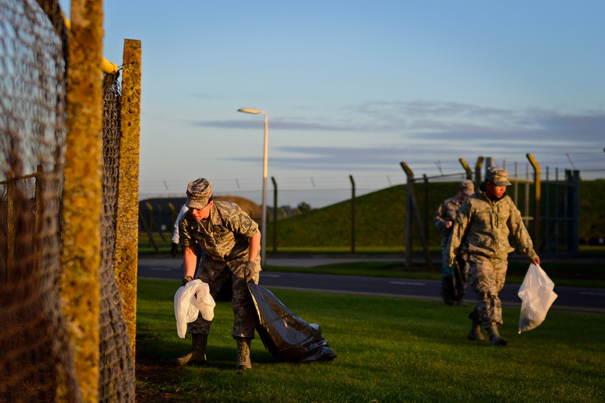 Clean-up, clean-up everybody, everywhere > Royal Air Force Lakenheath ...