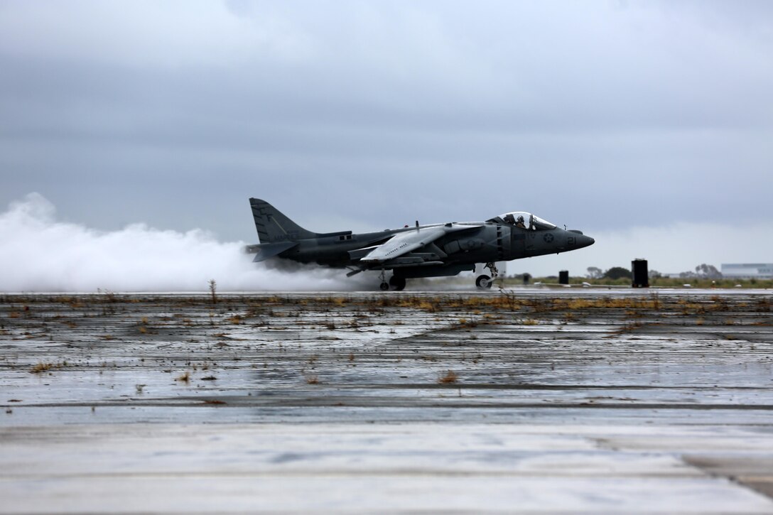 AV-8B Harrier shows off during 2015 MCAS Miramar Air Show