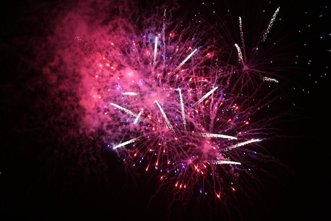 Twilight Show lights up night for 2015 MCAS Miramar Air Show spectators