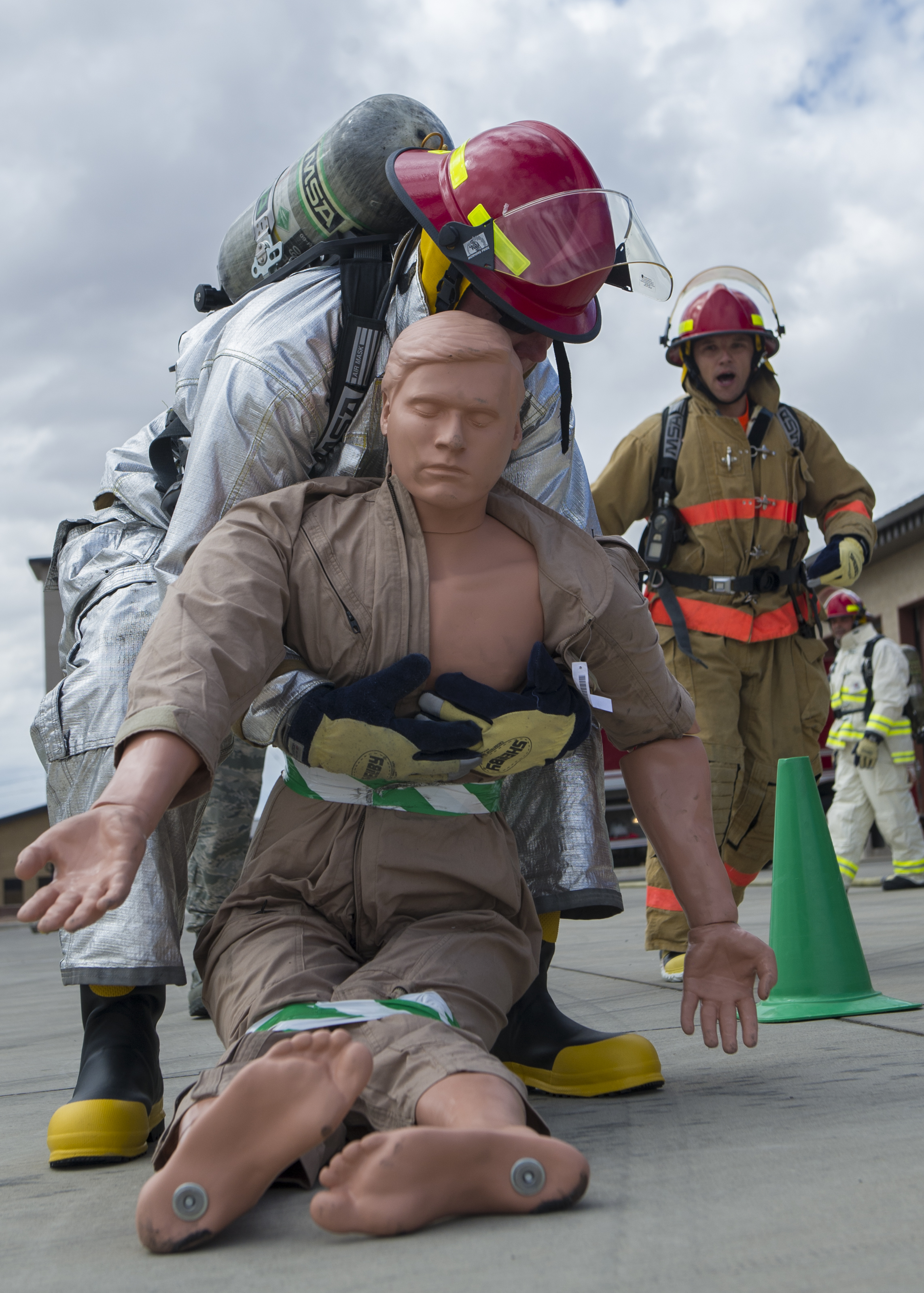 49th CES teaches fire safety > Holloman Air Force Base > Display