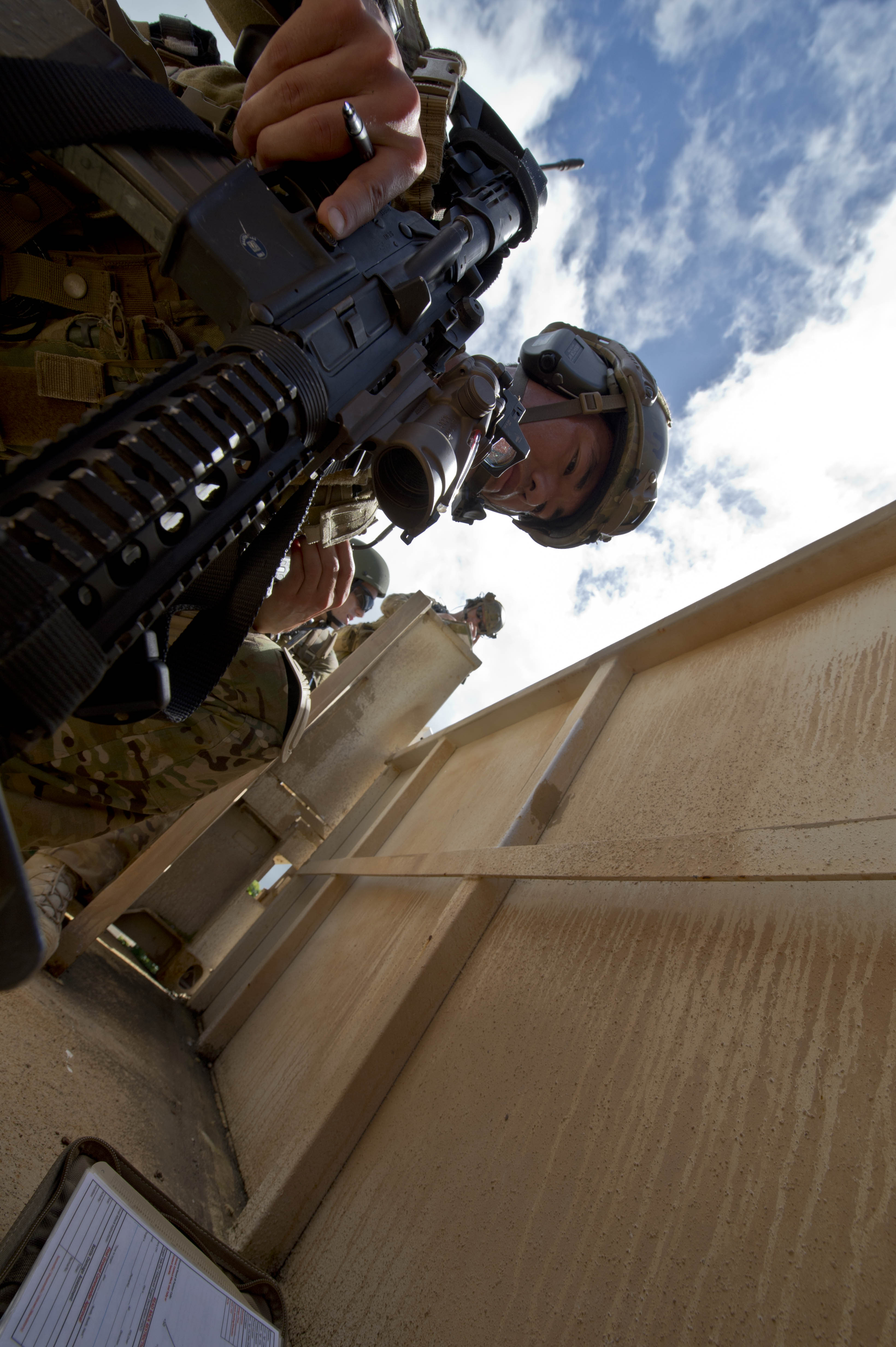 Airmen, Soldiers participate in joint service FTX > 15th Wing > Article ...