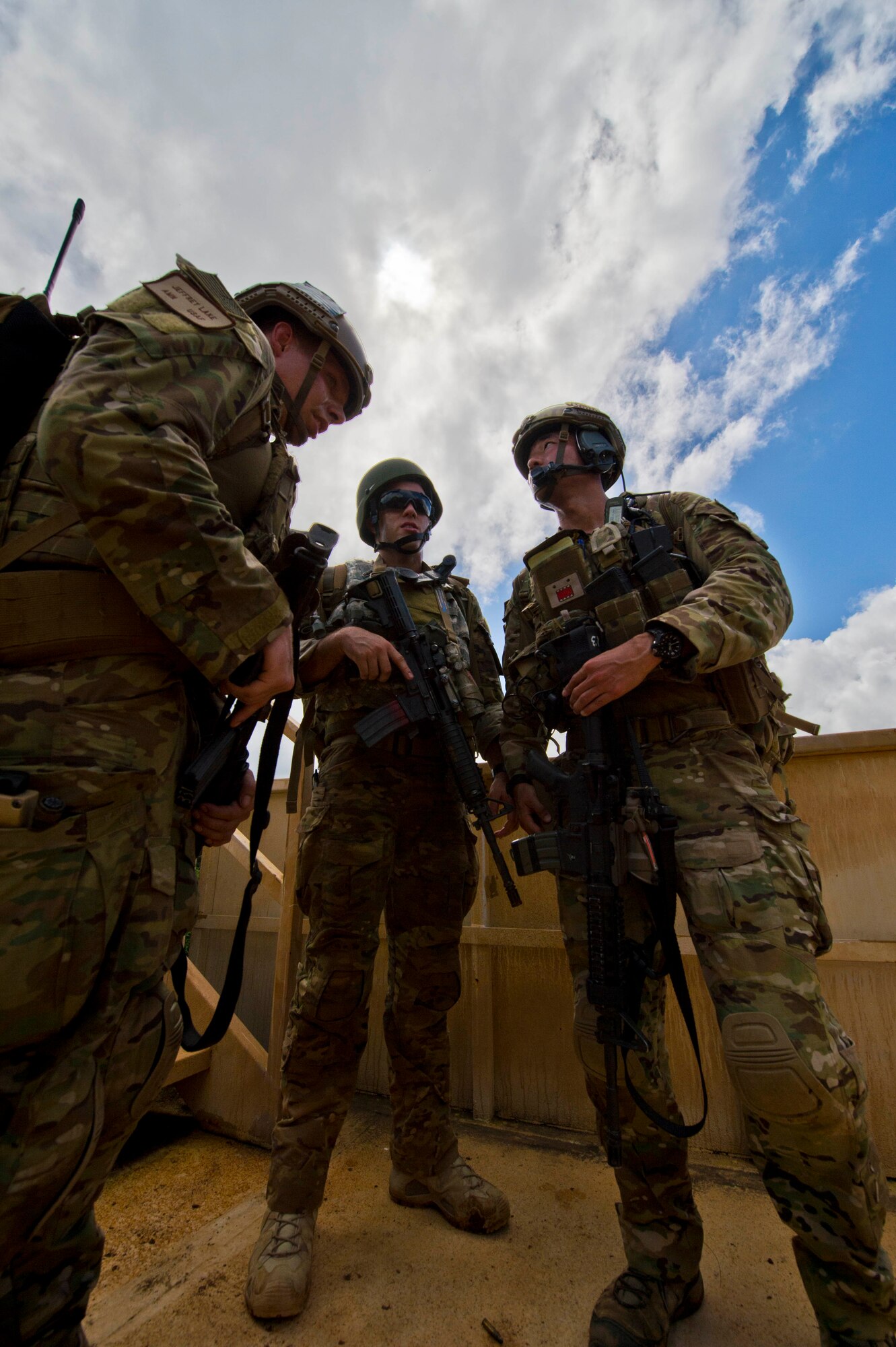 Airmen, Soldiers participate in joint service FTX > 15th Wing > Article ...