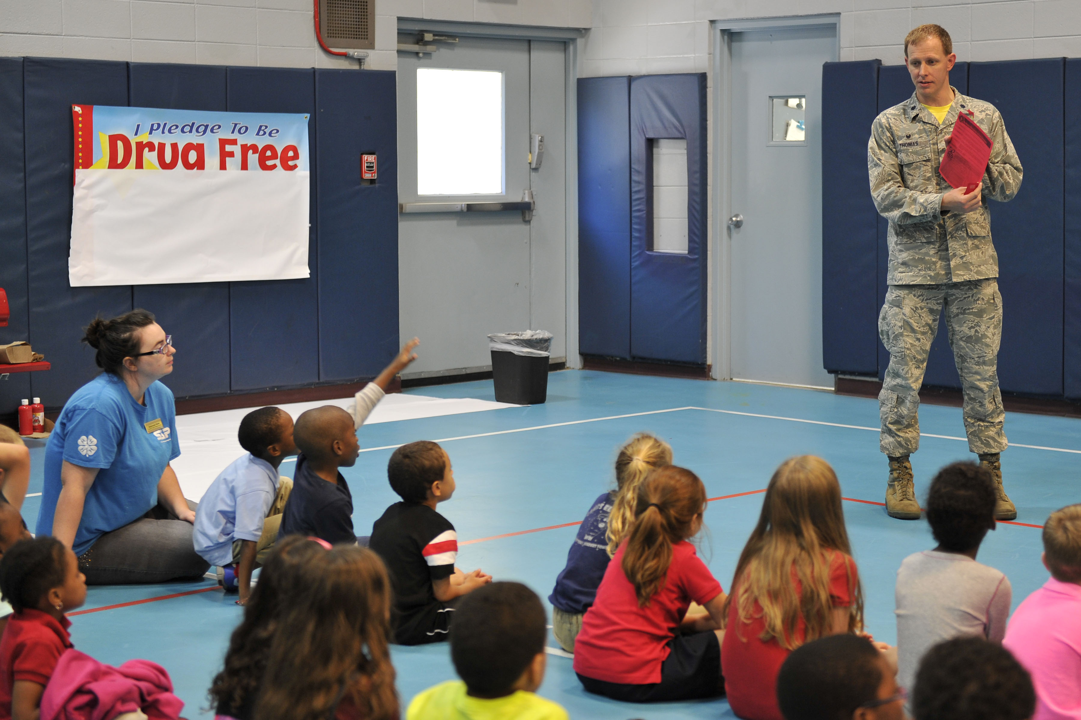 Youth Center members pledge to be drug free
