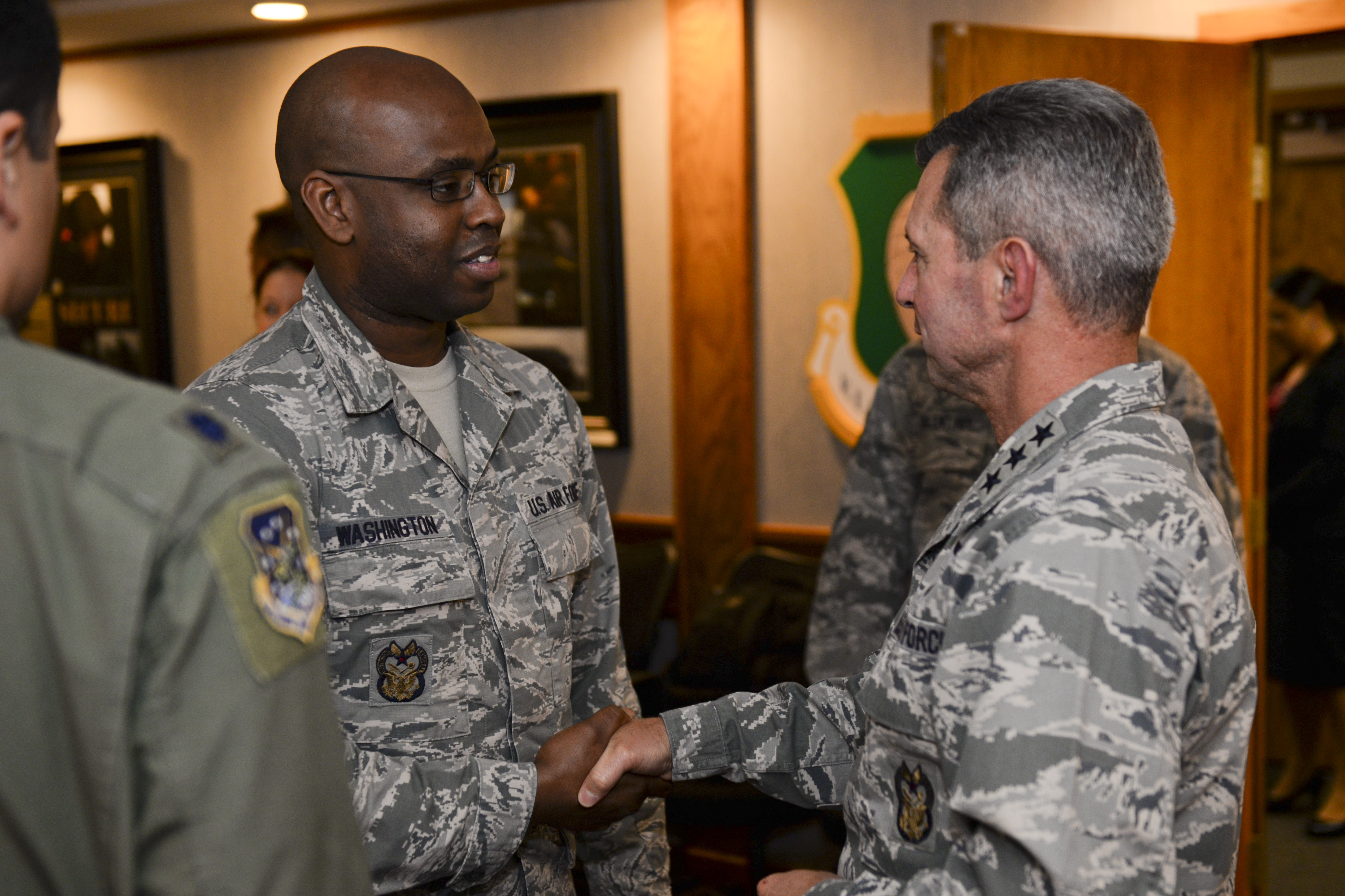 I.G. Lt. Gen Biscone Visits Minot AFB > Minot Air Force Base > Article ...