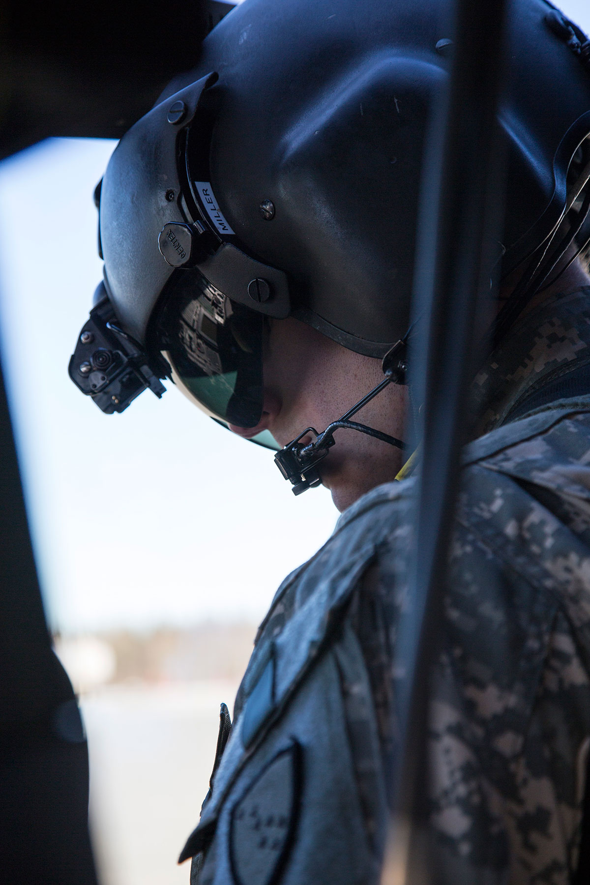 1-207th Aviation troops practice casualty evacuation > Joint Base ...