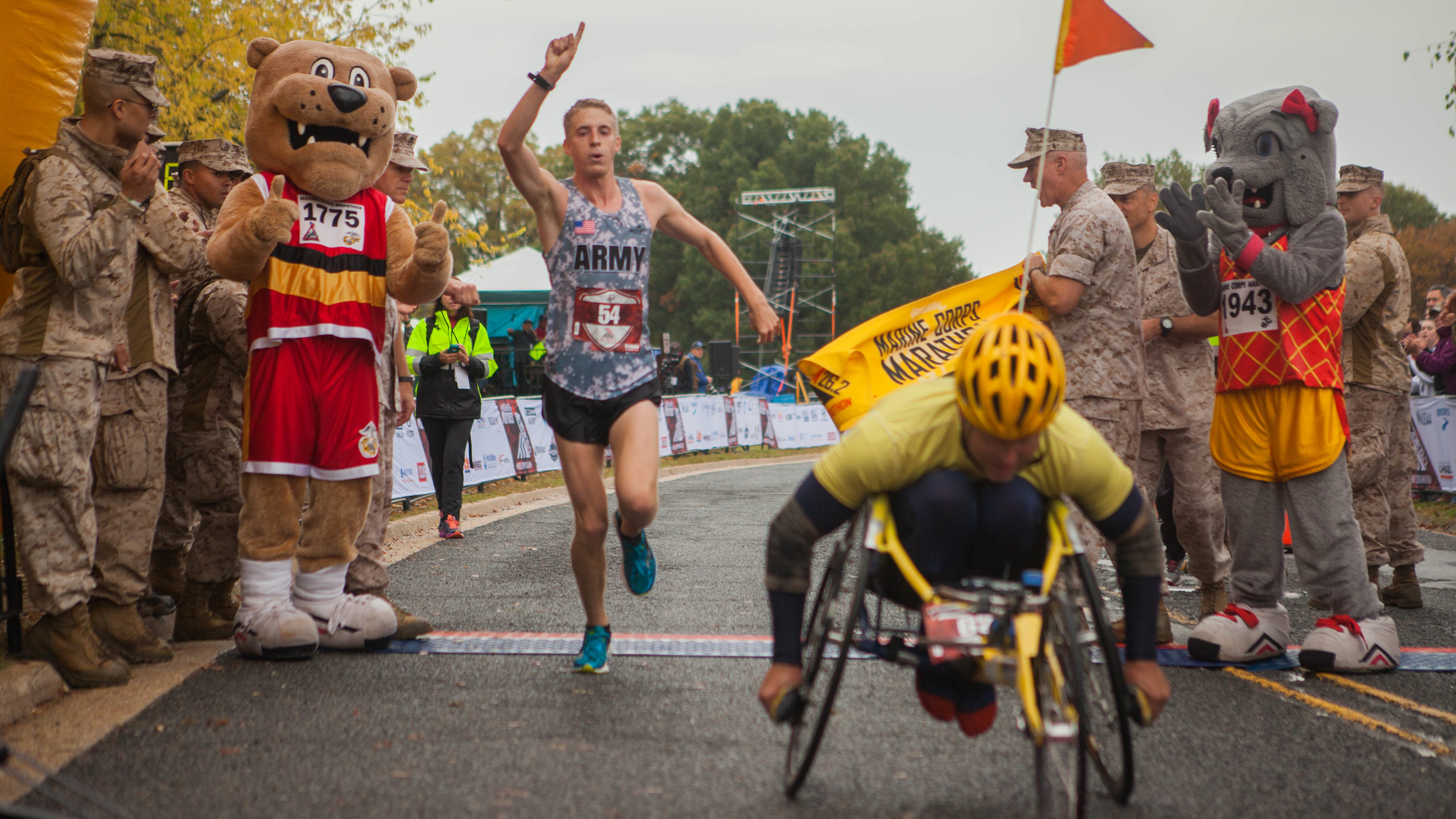 Ruby Run: 30,000 runners participate in 40th Marine Corps Marathon