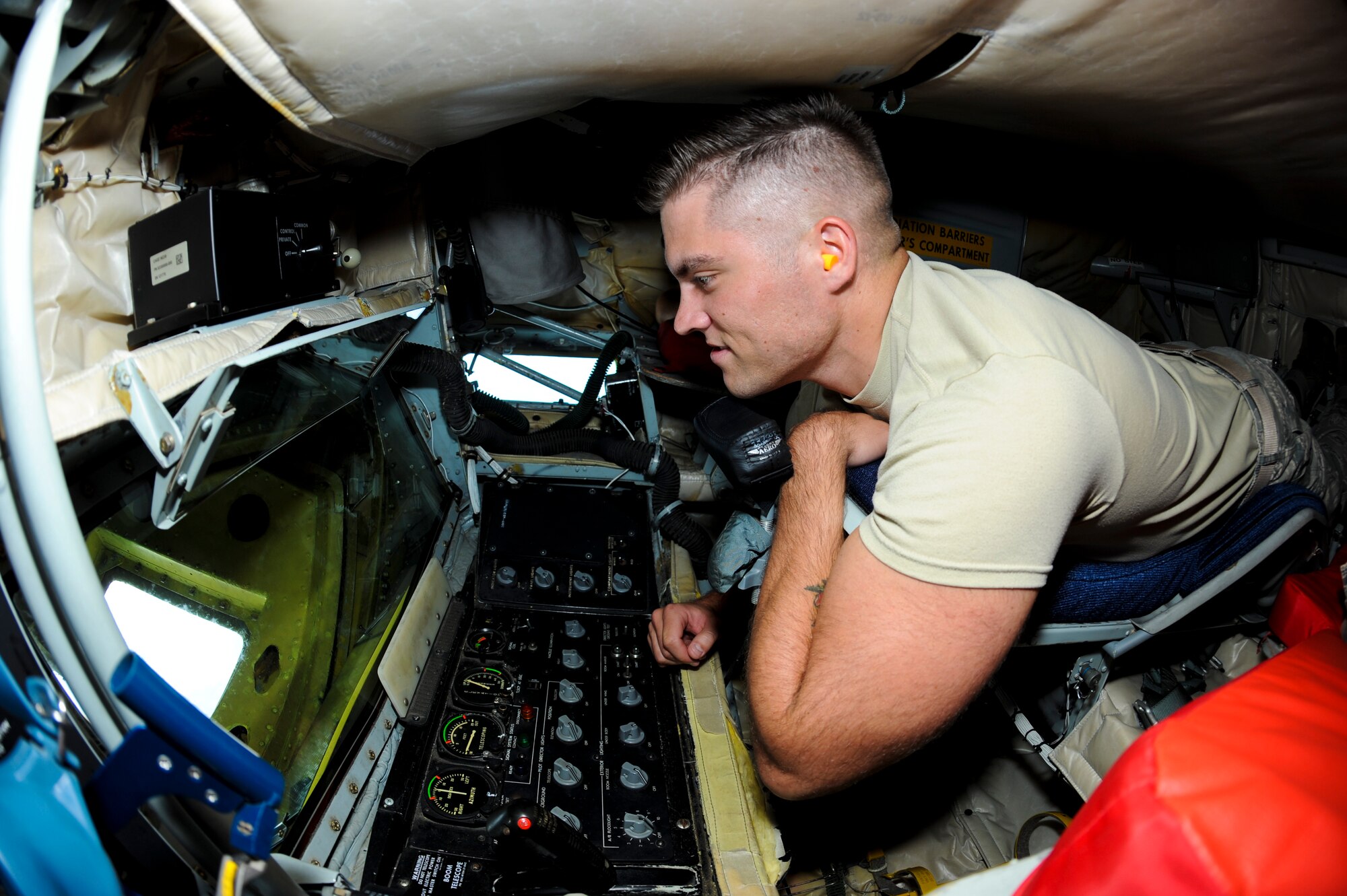 ALS graduates receive a front row seat to refueling mission > MacDill ...