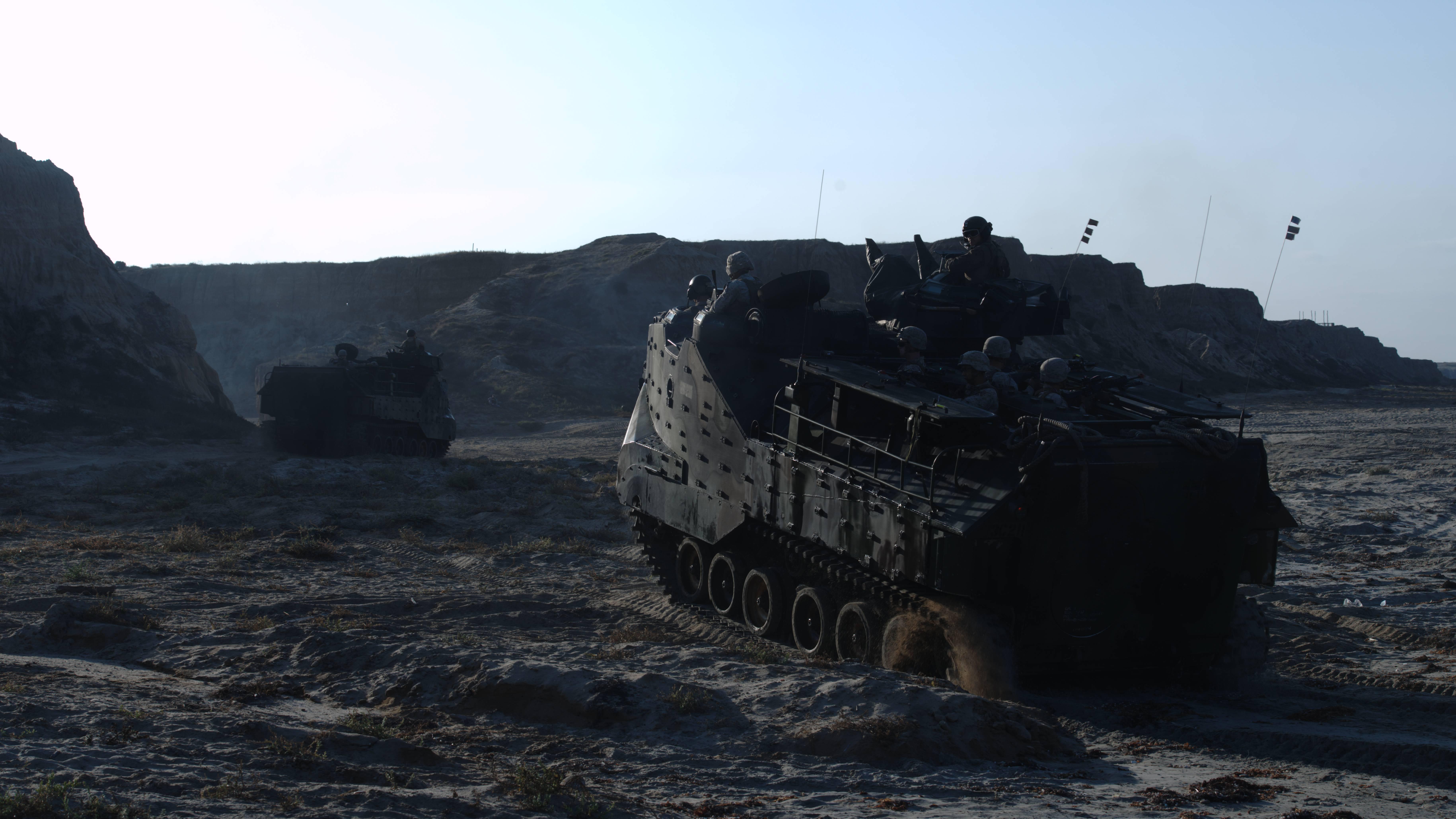 Fighting Fifth Marines blitz Camp Pendleton beach