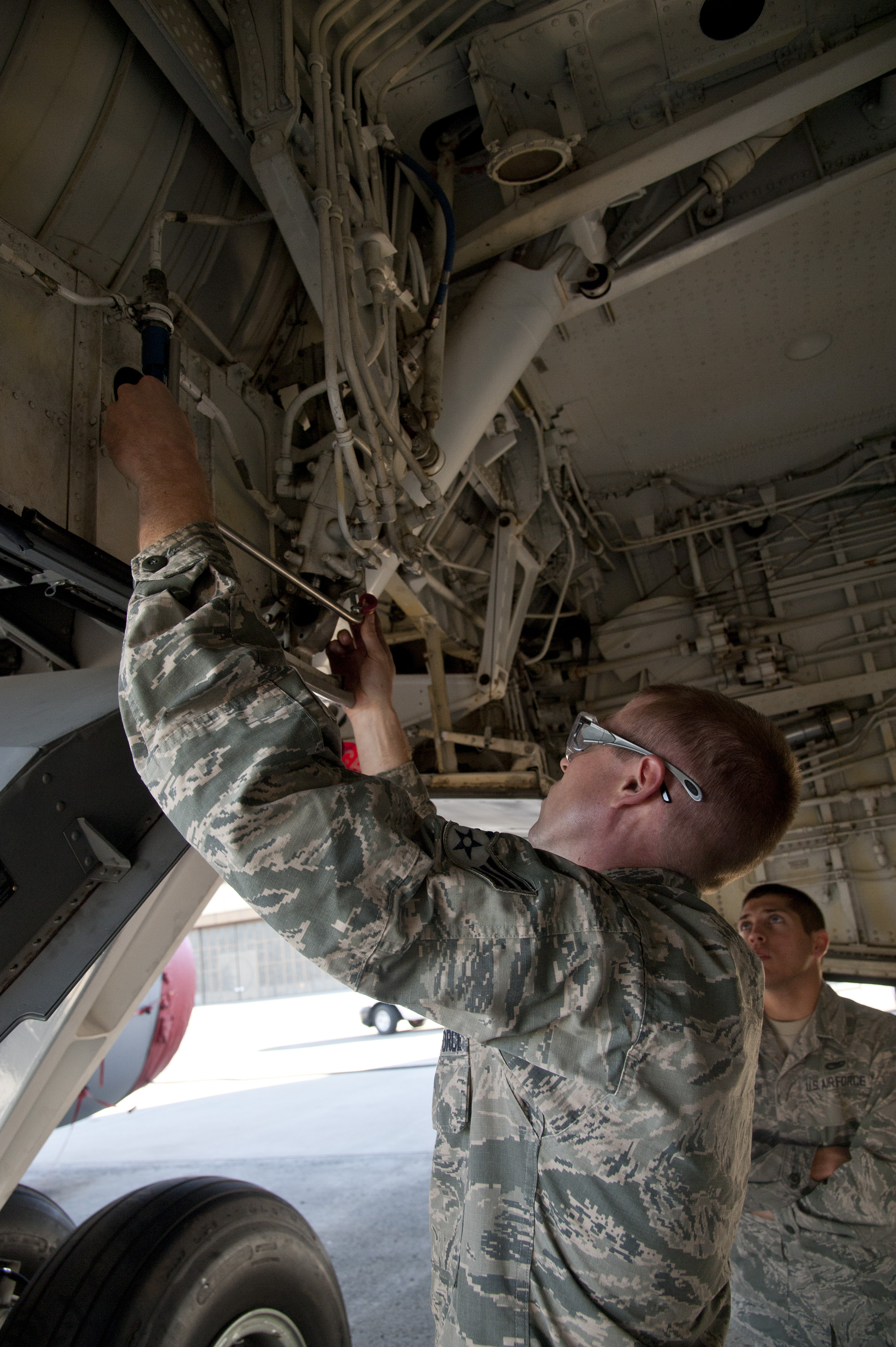 Maintainers keep the Stratotanker airborne > Fairchild Air Force Base ...