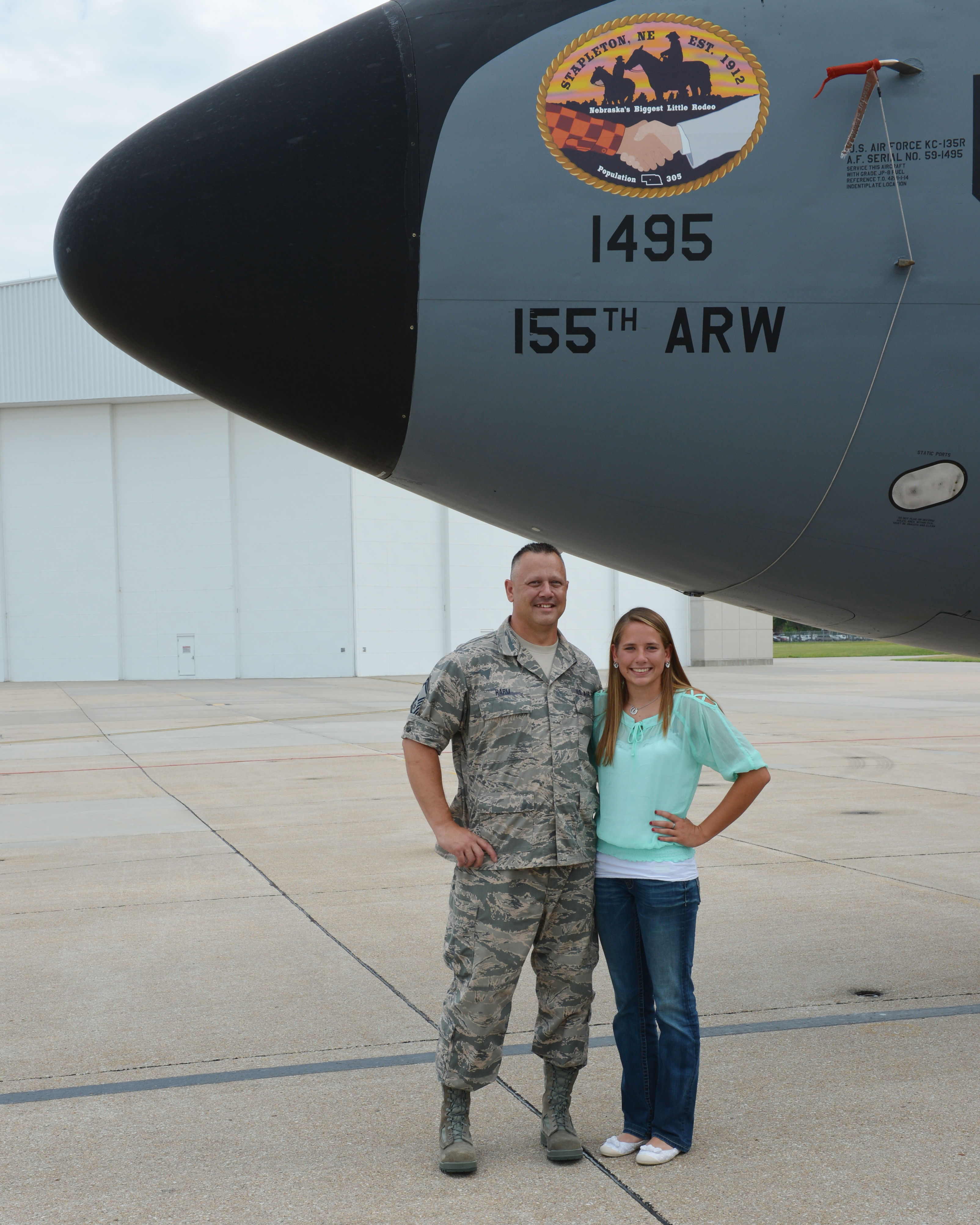 STAPLETON SENIOR UNVEILS NOSE ART > 155th Air Refueling Wing > Article ...
