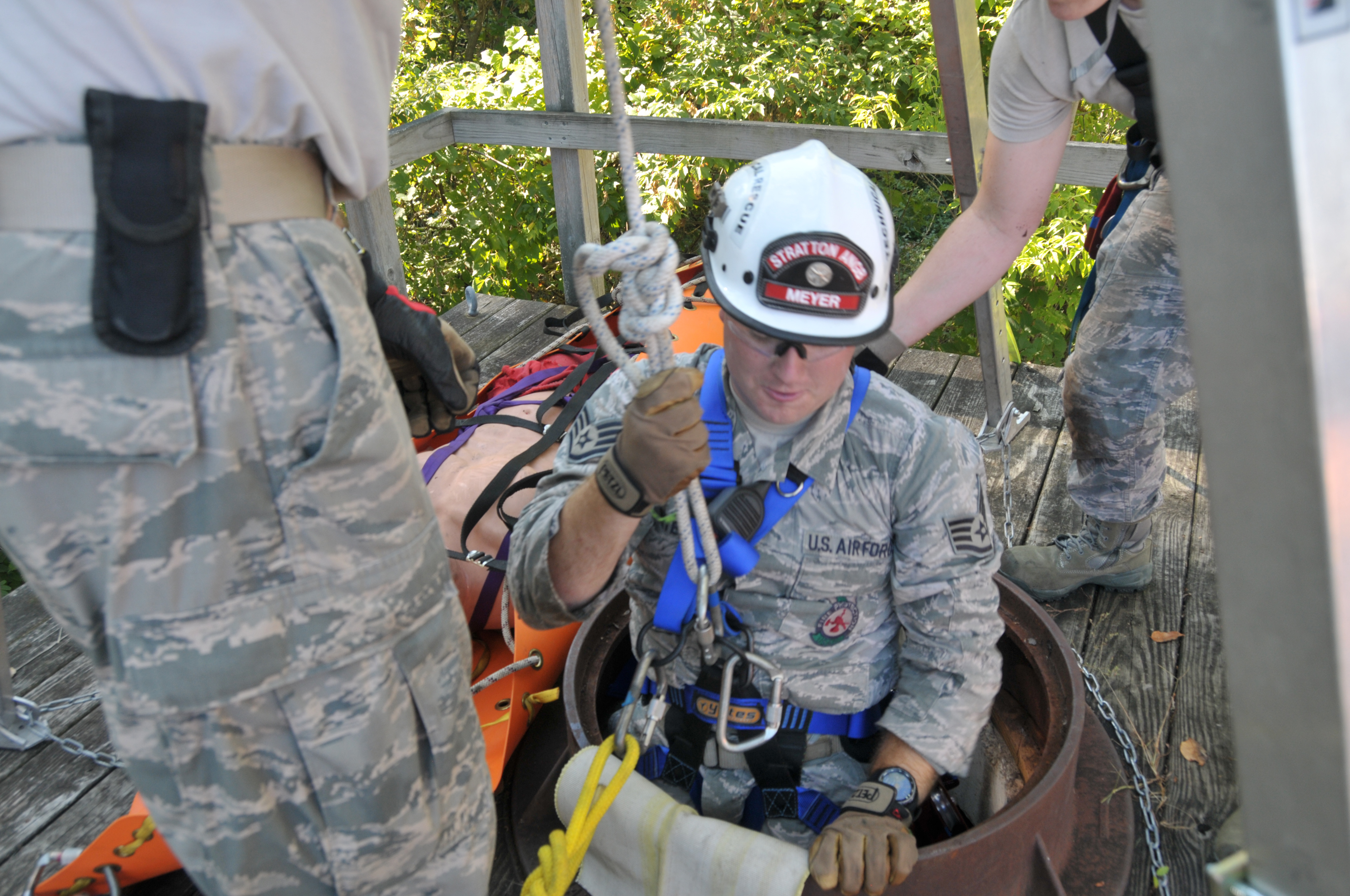 Confined space rescue > 109th Airlift Wing > Article Display