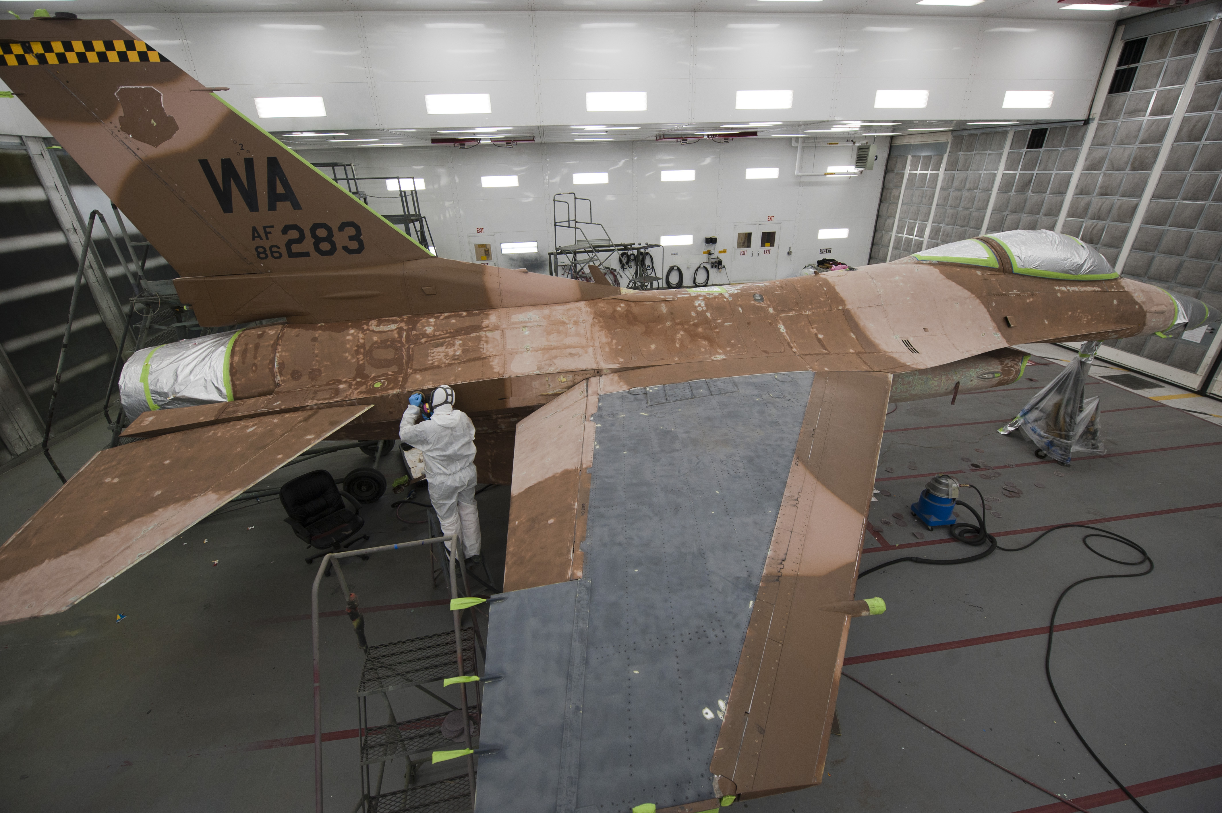 Corrosion shop gives aircraft new 'shades' > Air Combat Command > Display