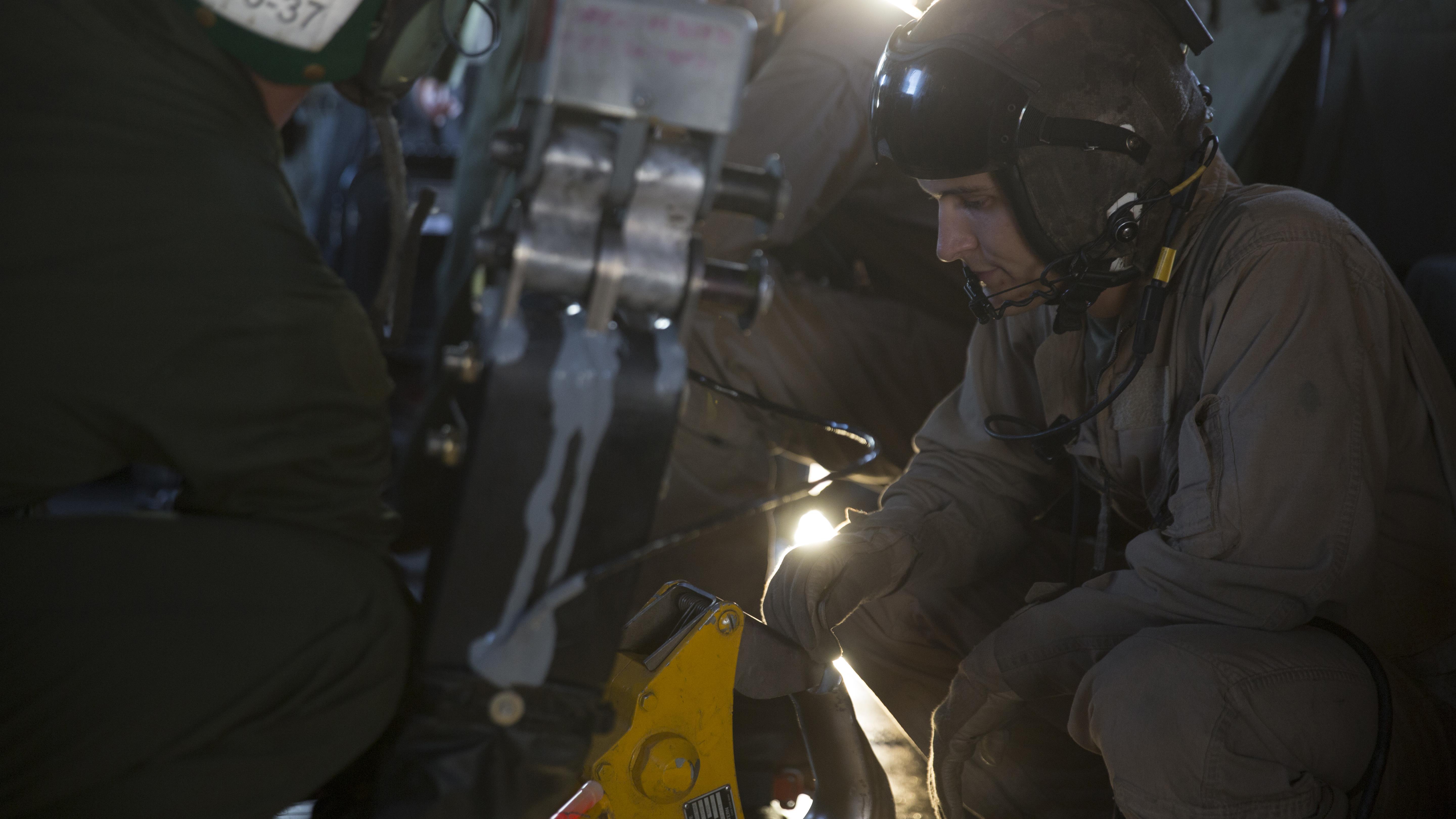 HMH-466 Wolfpack Marines take to the skies > United States Marine Corps ...