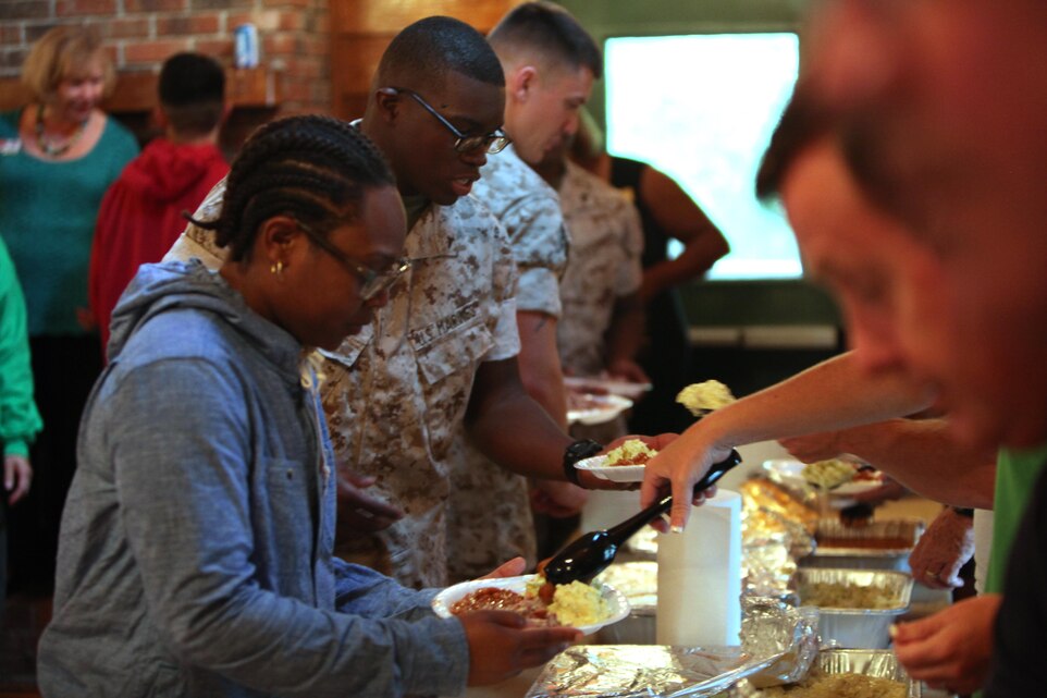 H&HS, VMR-1 Marines chow down at Cherry Point Pig Picking > Marine ...