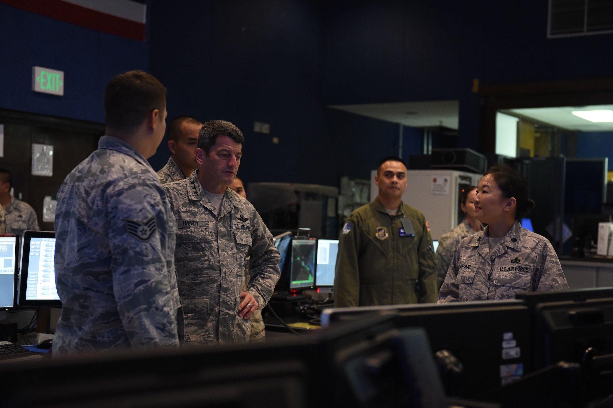 NAF commander visits JBPHH > 15th Wing > Article Display