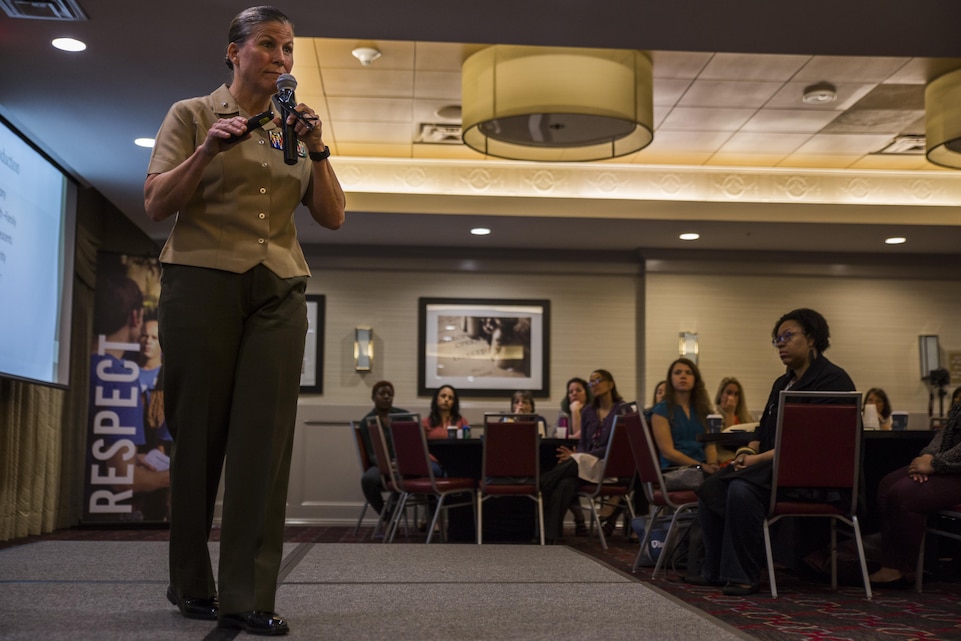 FHG Commanding General Empowers Female Veterans > U.S. Marine Corps ...