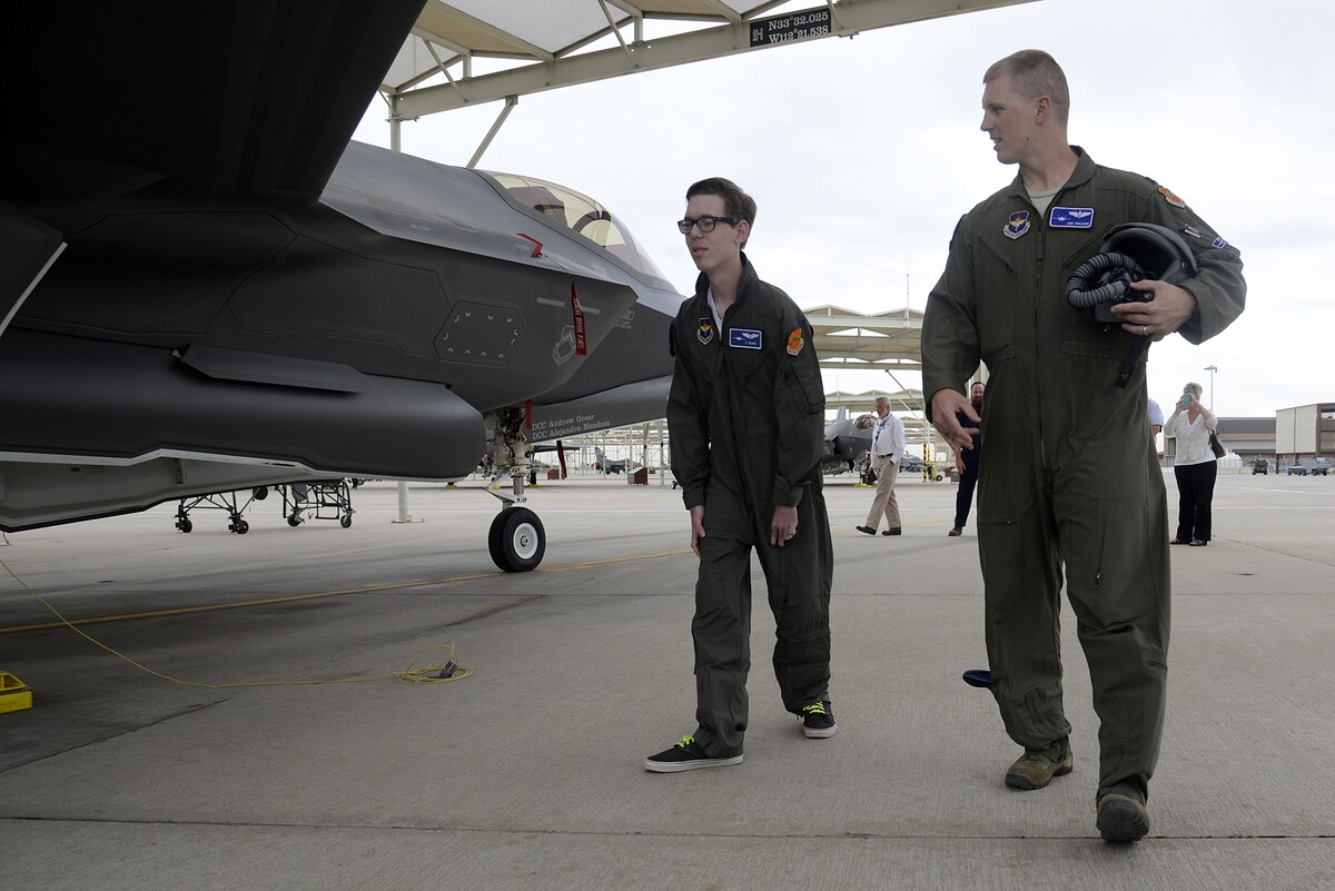 Pilot for a day > Luke Air Force Base > Article Display