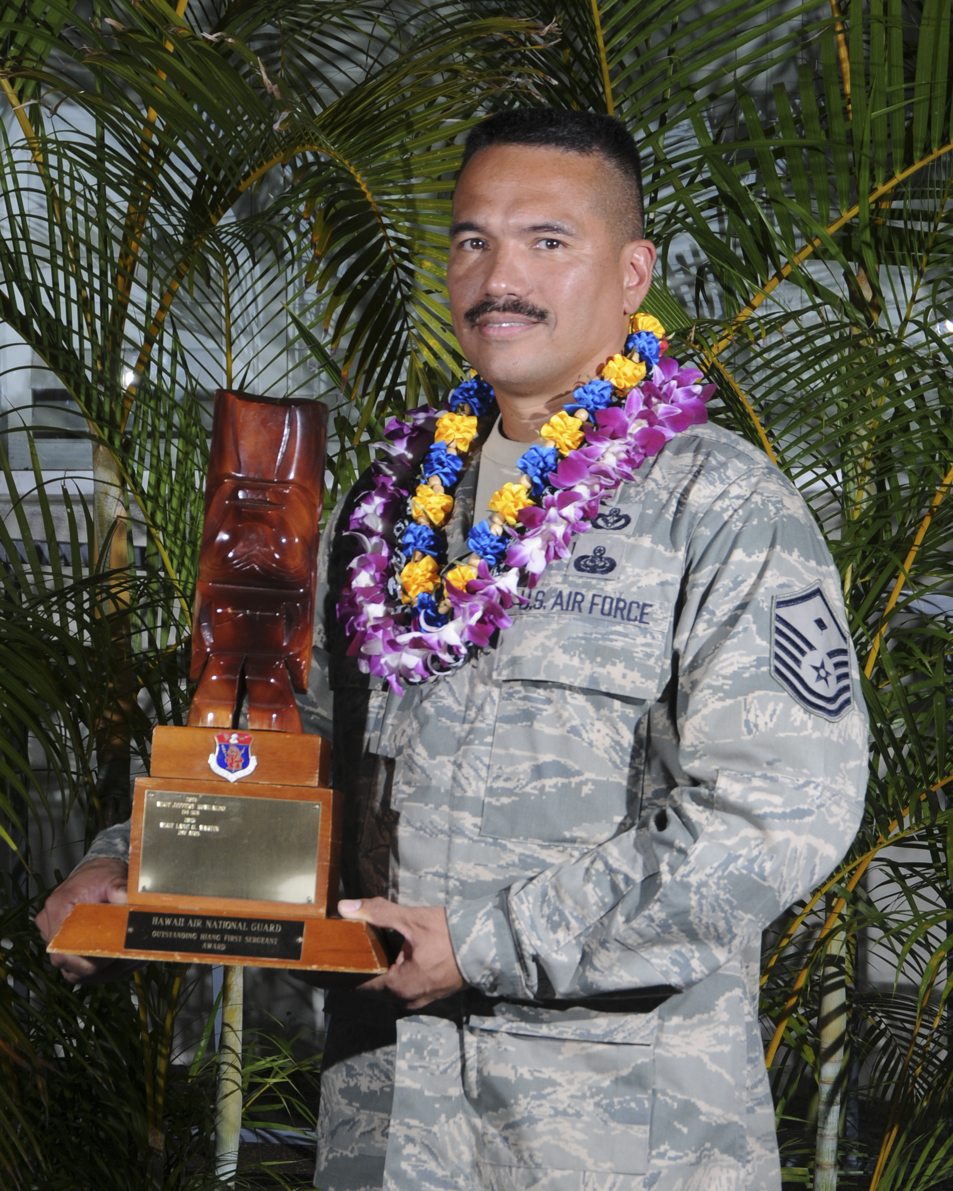 HIANG honors top performers