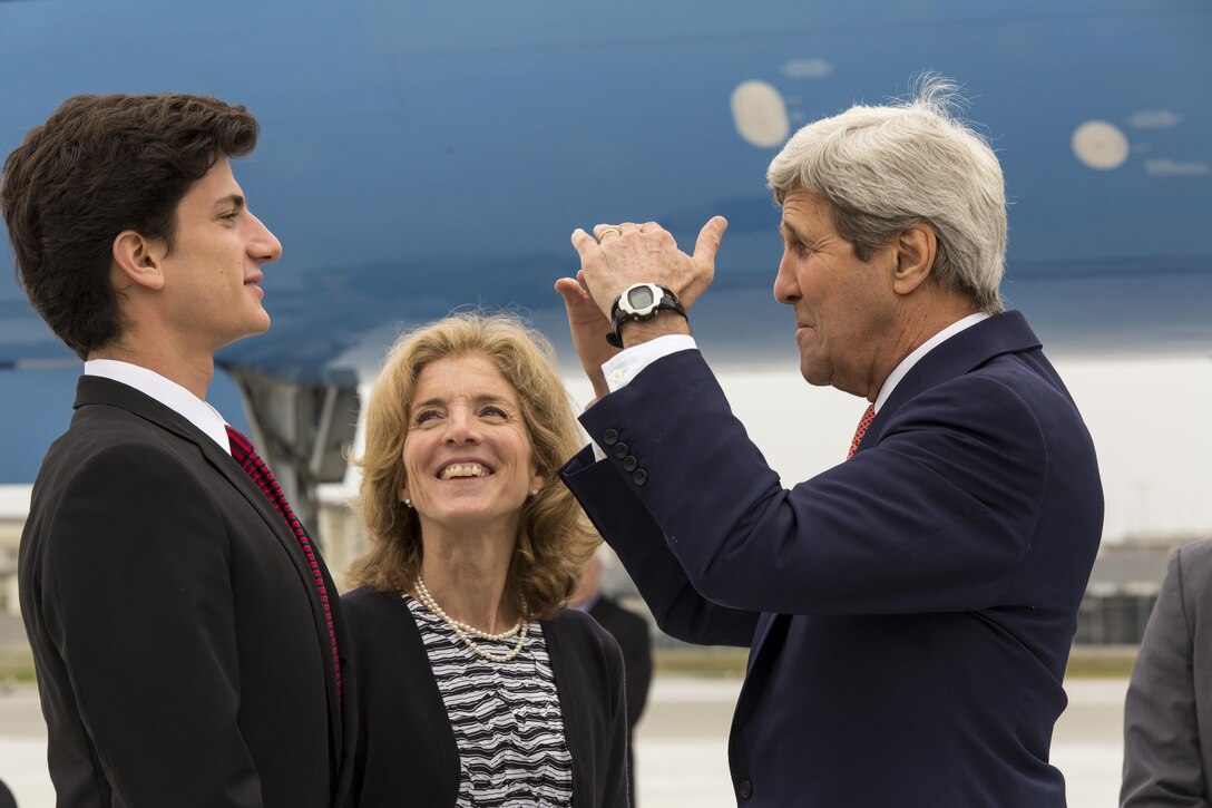 Secretary of state visits MCAS Iwakuni