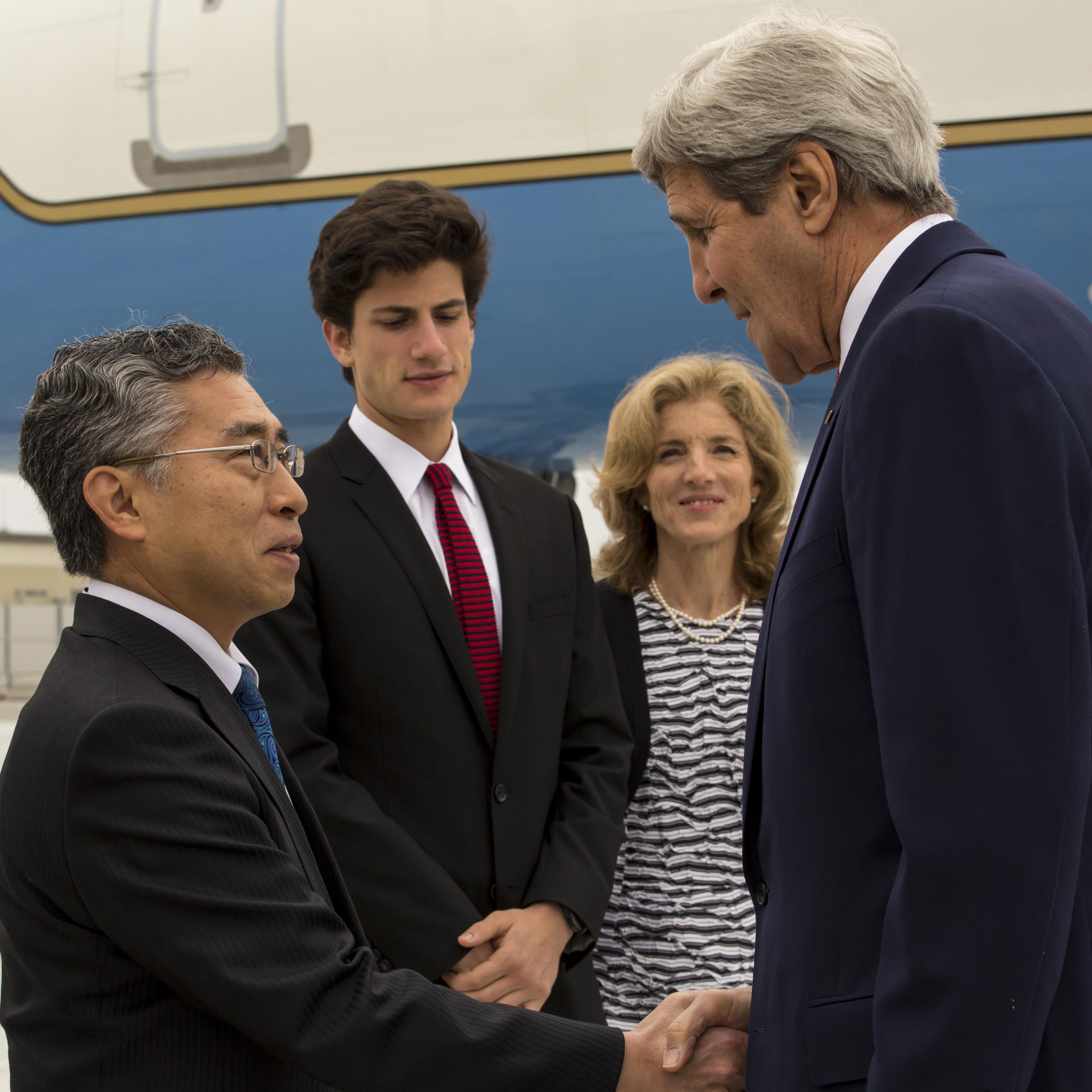 Secretary of state visits MCAS Iwakuni