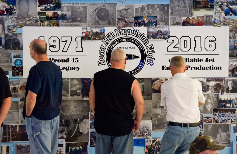 An era of Dover-built TF39 engines throttles down > Air Mobility ...