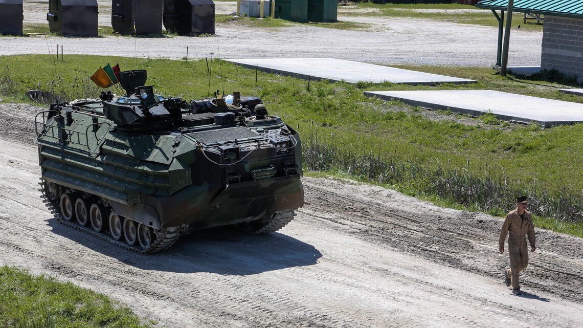 AAV crews, sections qualify for ITX > United States Marine Corps ...