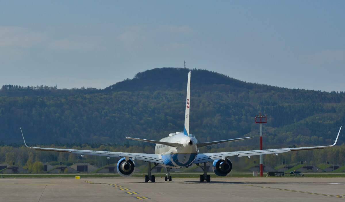 NAOC refuels at Ramstein > Ramstein Air Base > Article Display