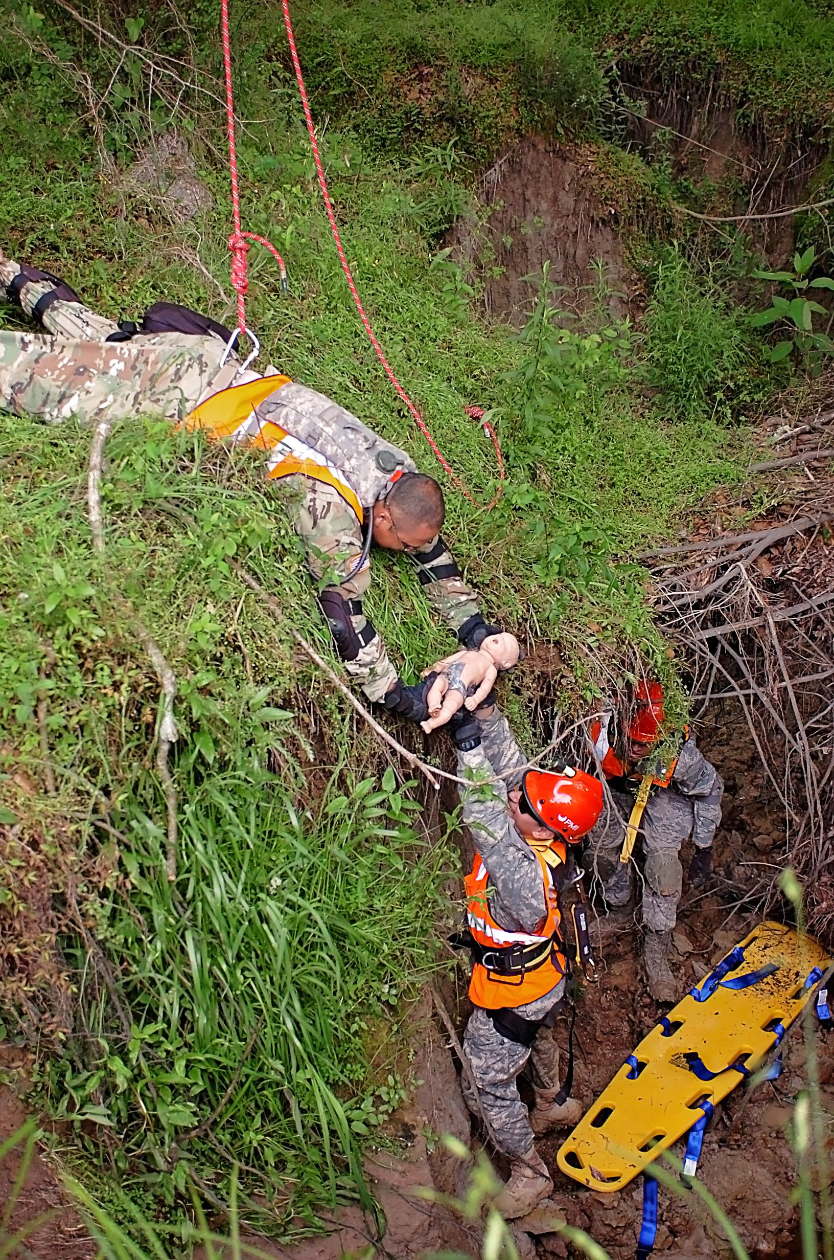 Soldiers and Airmen from Texas train and learn at Vigilant Guard in ...