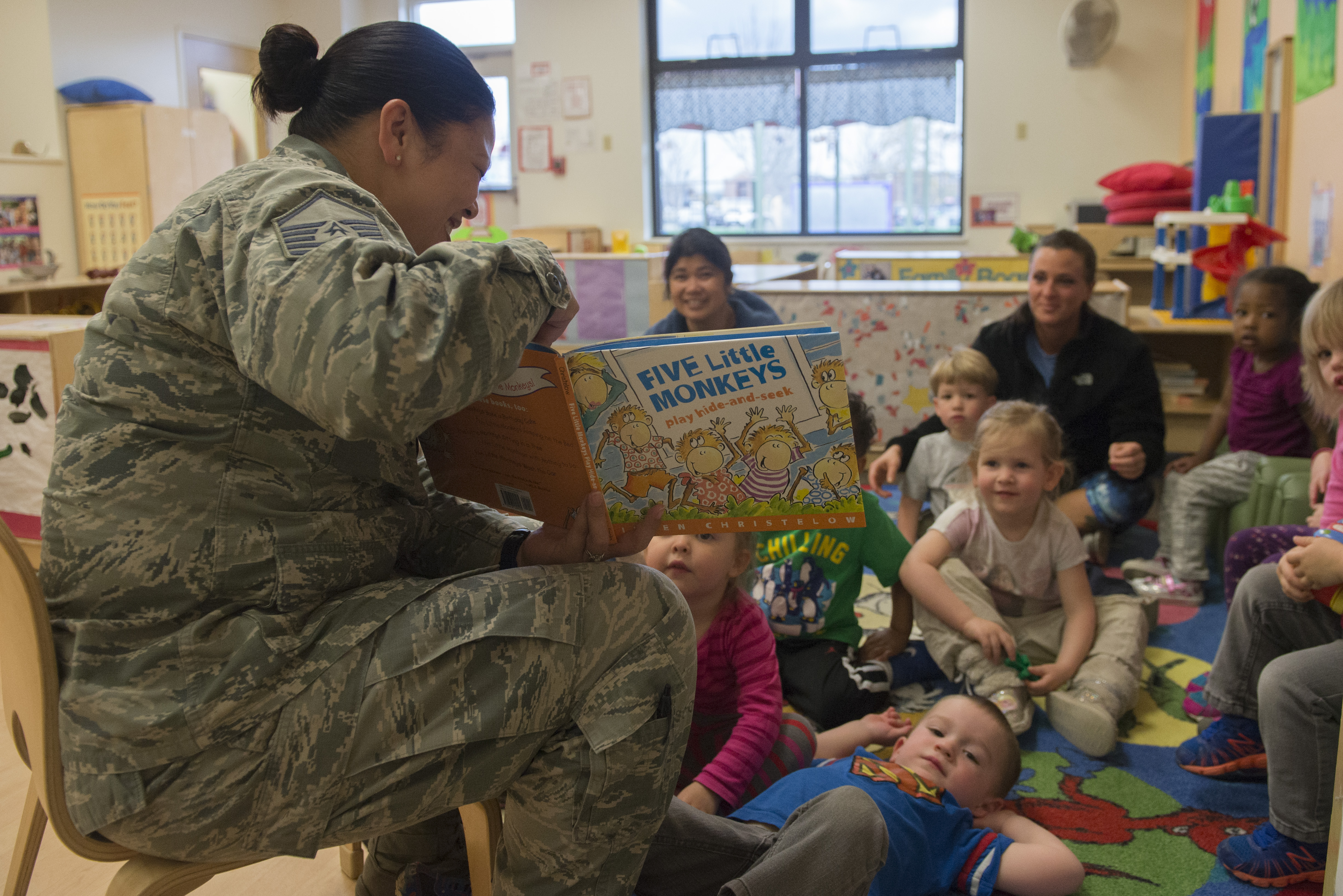 SAFB volunteers take part in reading program at CDC > Scott Air Force ...