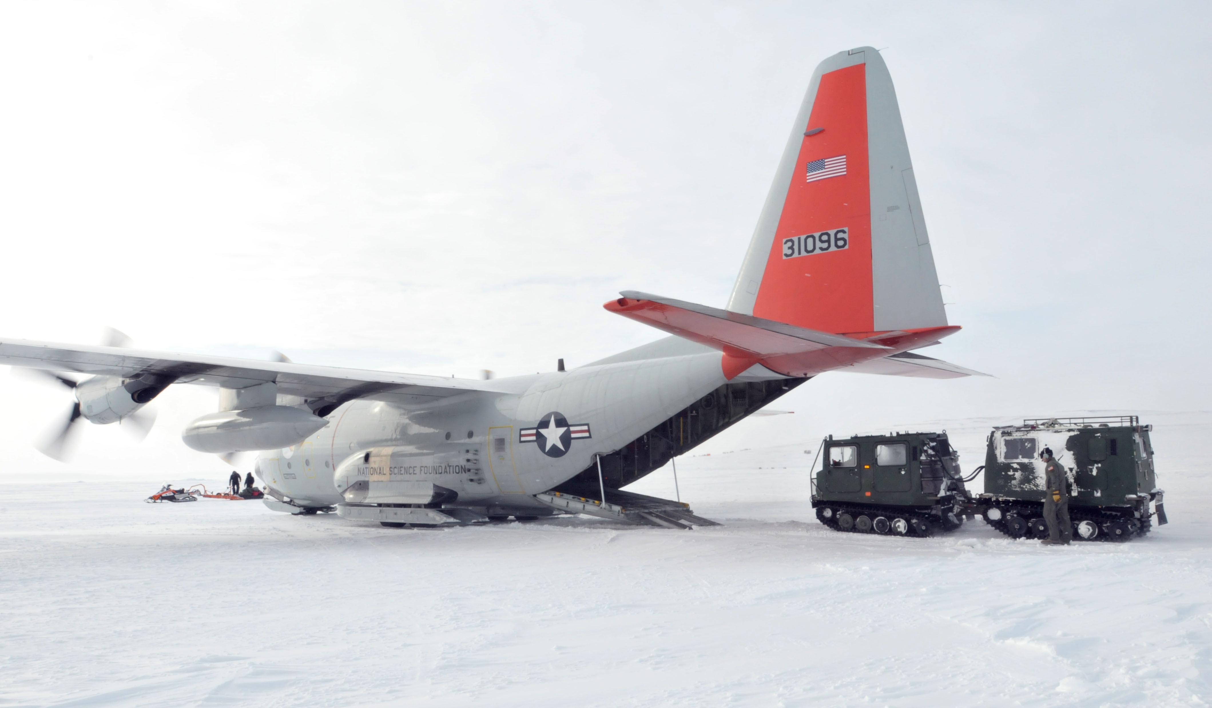 Braving temps of -47, New York Airmen build snow runway in High Arctic ...