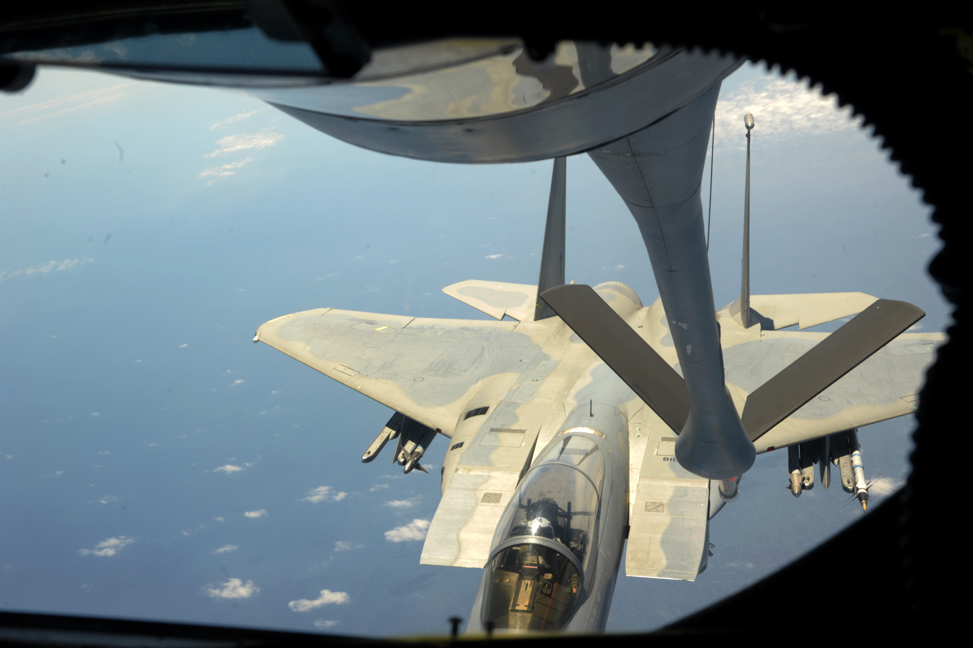 909th ARS provides fuel during flight > Kadena Air Base > Article Display