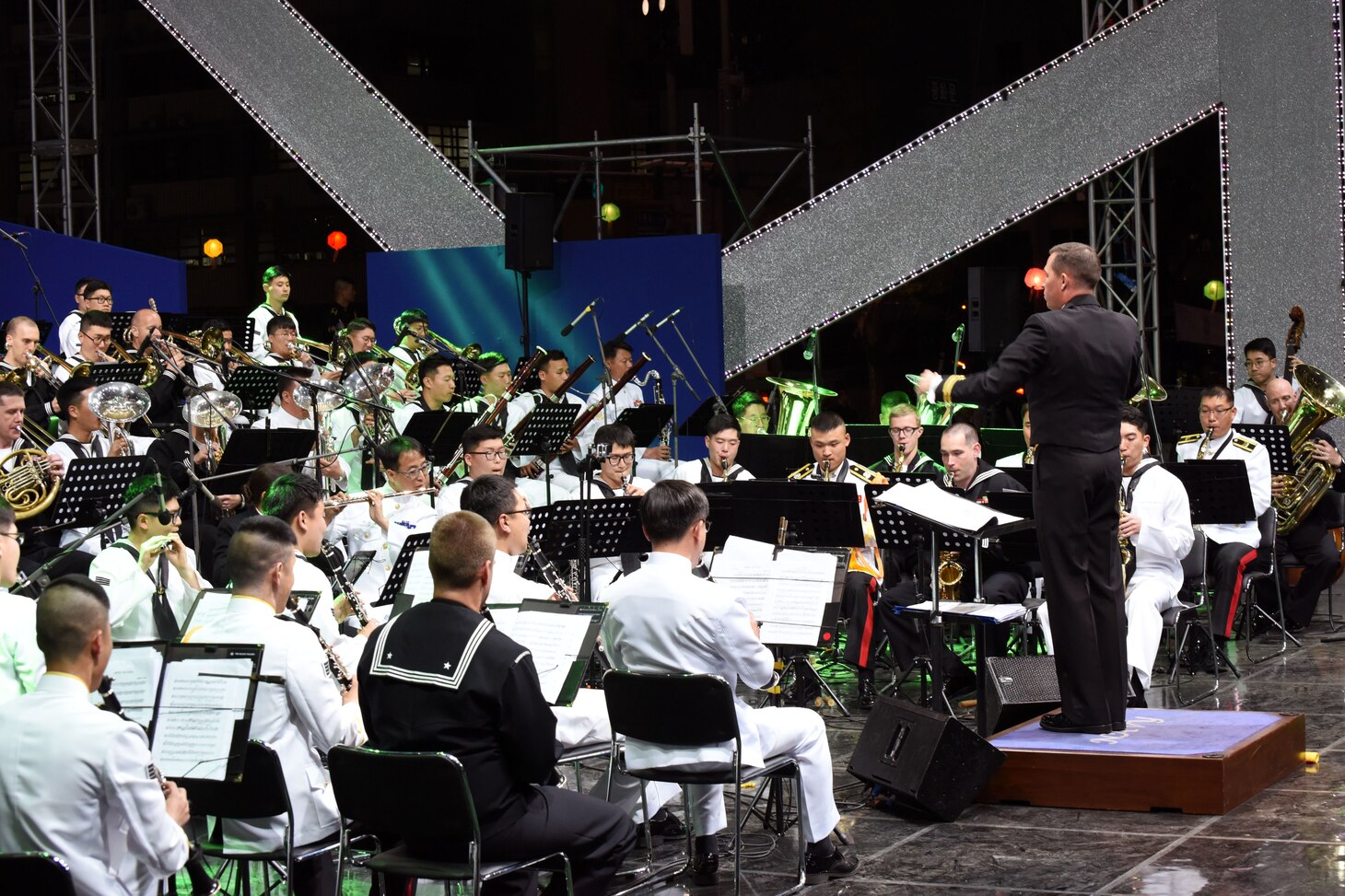 US 7th Fleet, ROK Navy Bands Make Sweet Music Together in Seoul ...