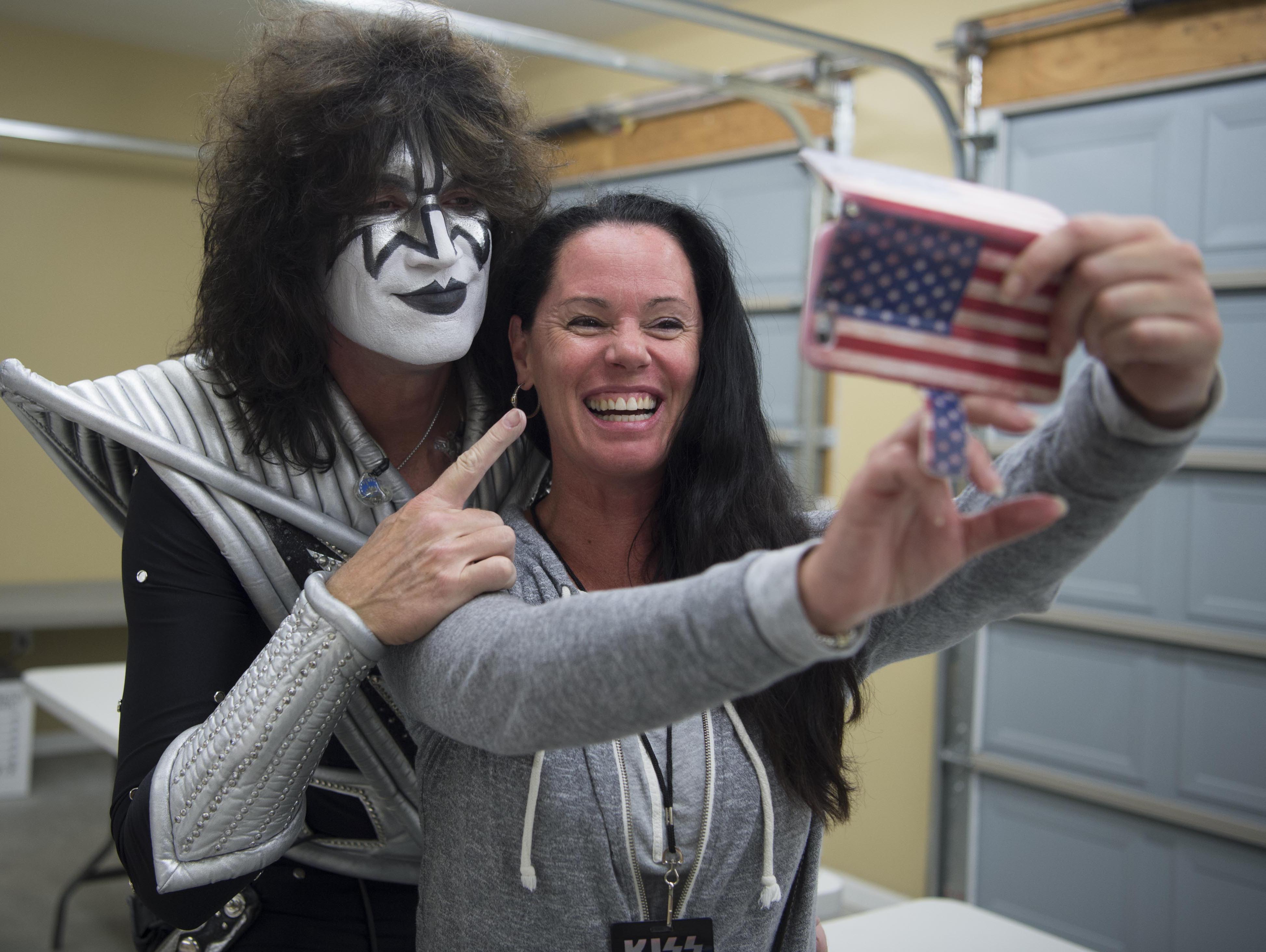 'Roadie for a Day': Rock and roll band Kiss honors Colorado reservist ...