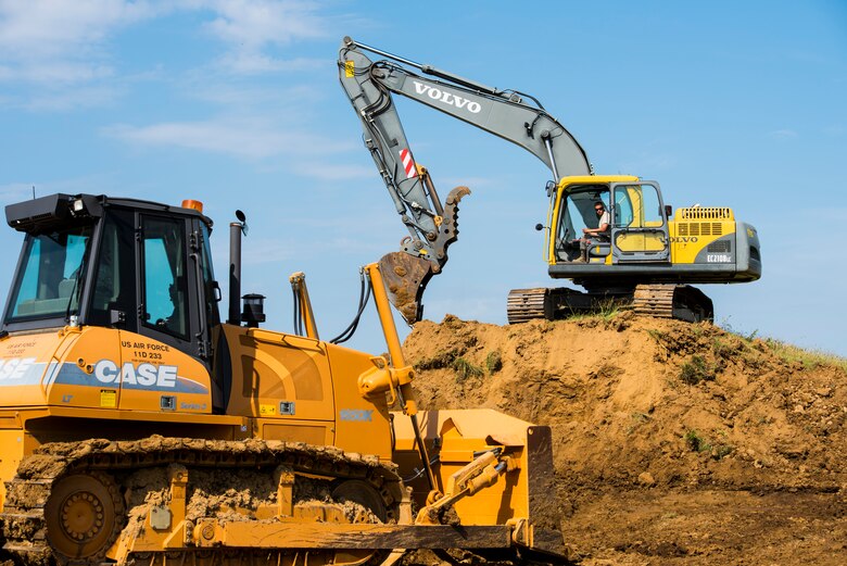 188th Civil Engineer Squadron train with heavy equipment > 188th Wing ...