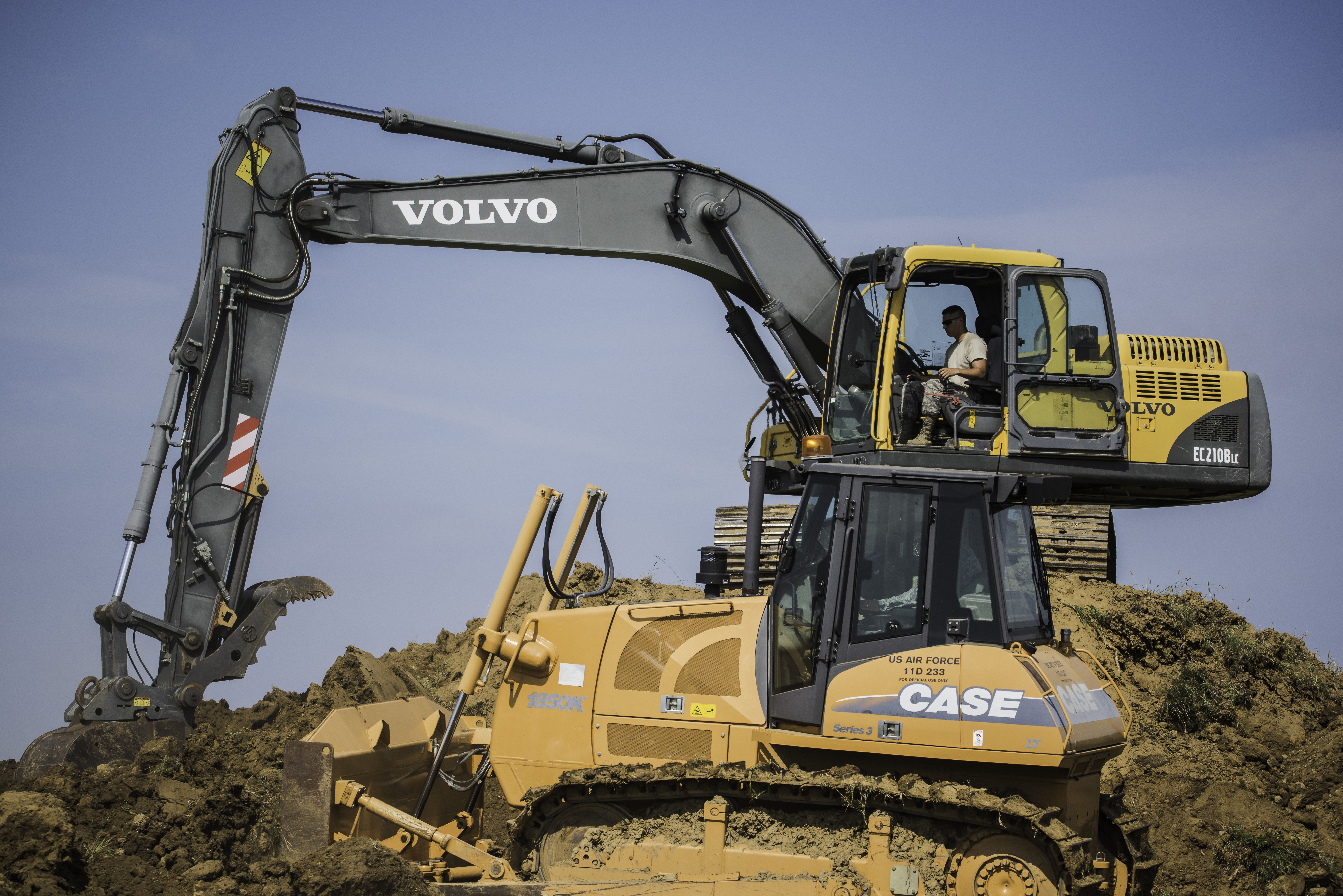 188th Civil Engineer Squadron train with heavy equipment > 188th Wing ...