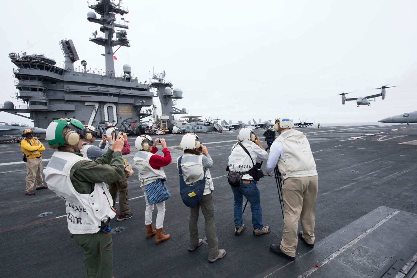 Navy Conducts Fleet Battle Experiment with V-22 Osprey > United States ...