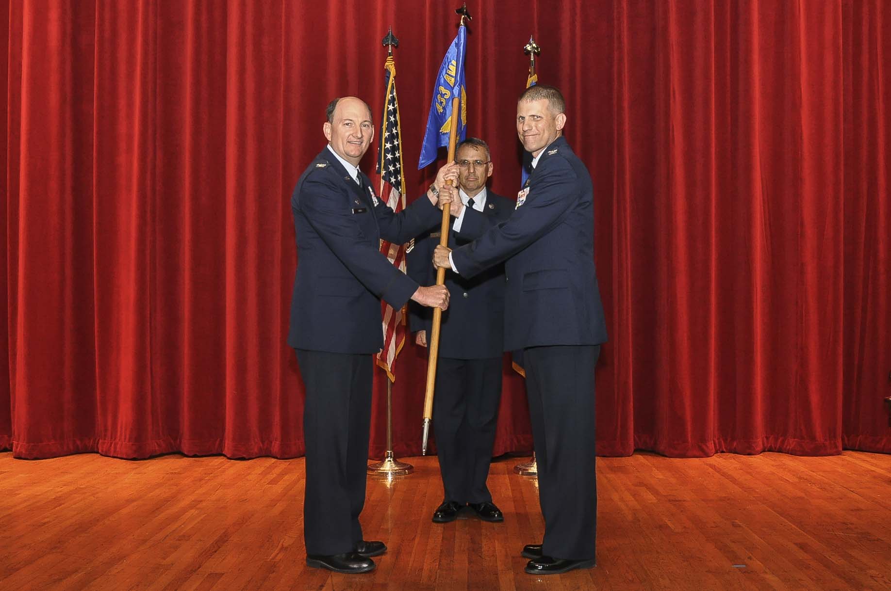 Mission Support Group welcomes new commander > 433rd Airlift Wing ...