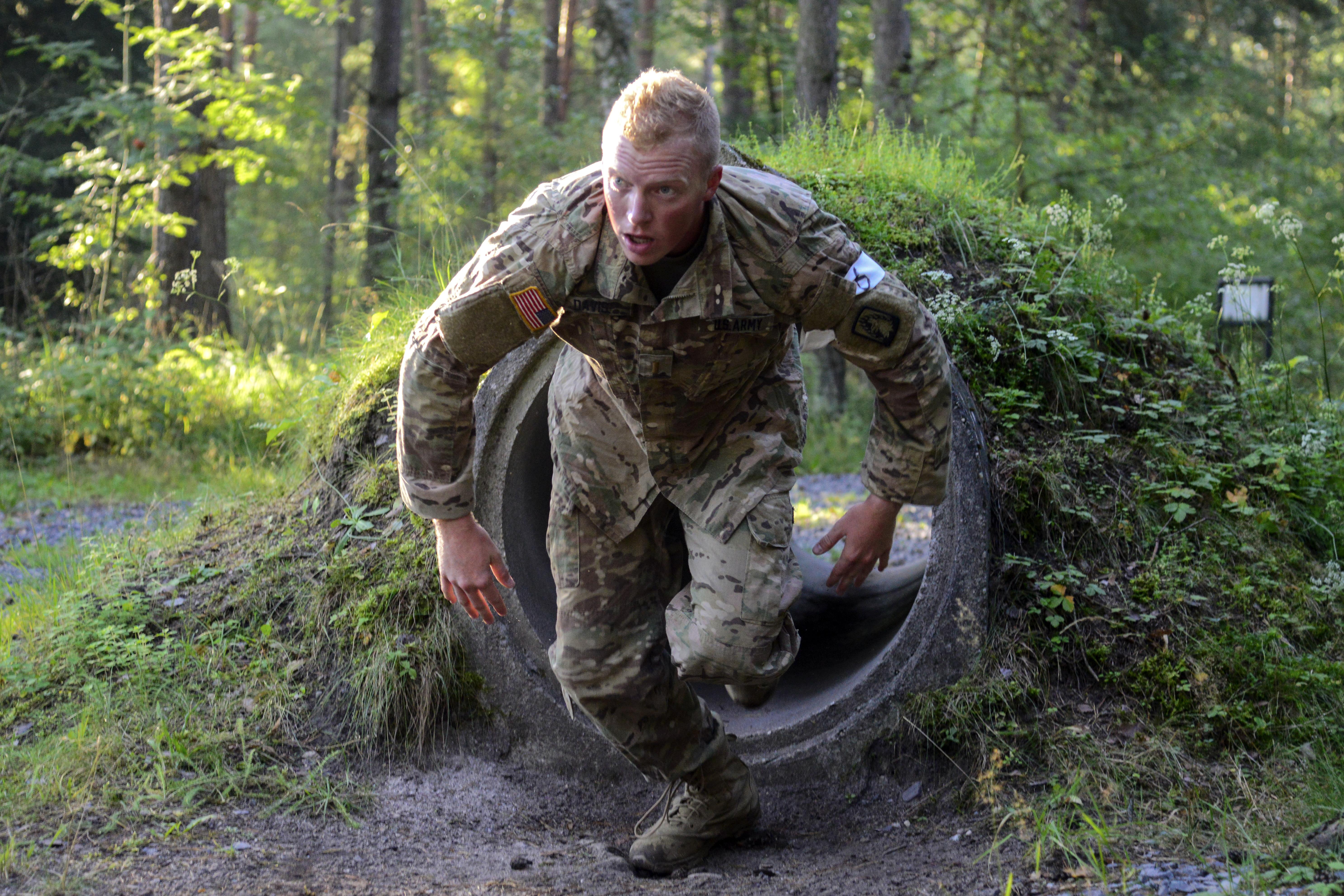Obstacle Run | U.S. Department of War