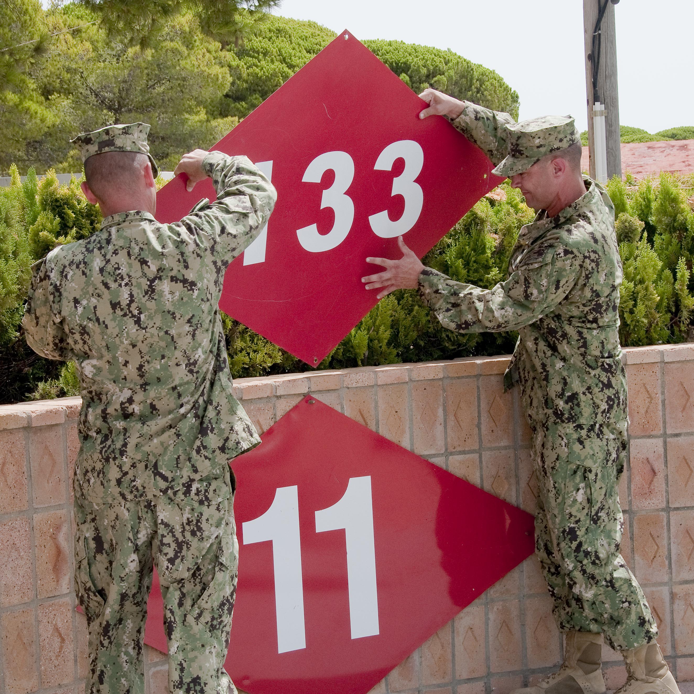 NMCB 11 Takes Charge, Relieves NMCB 133 > United States Navy > display ...