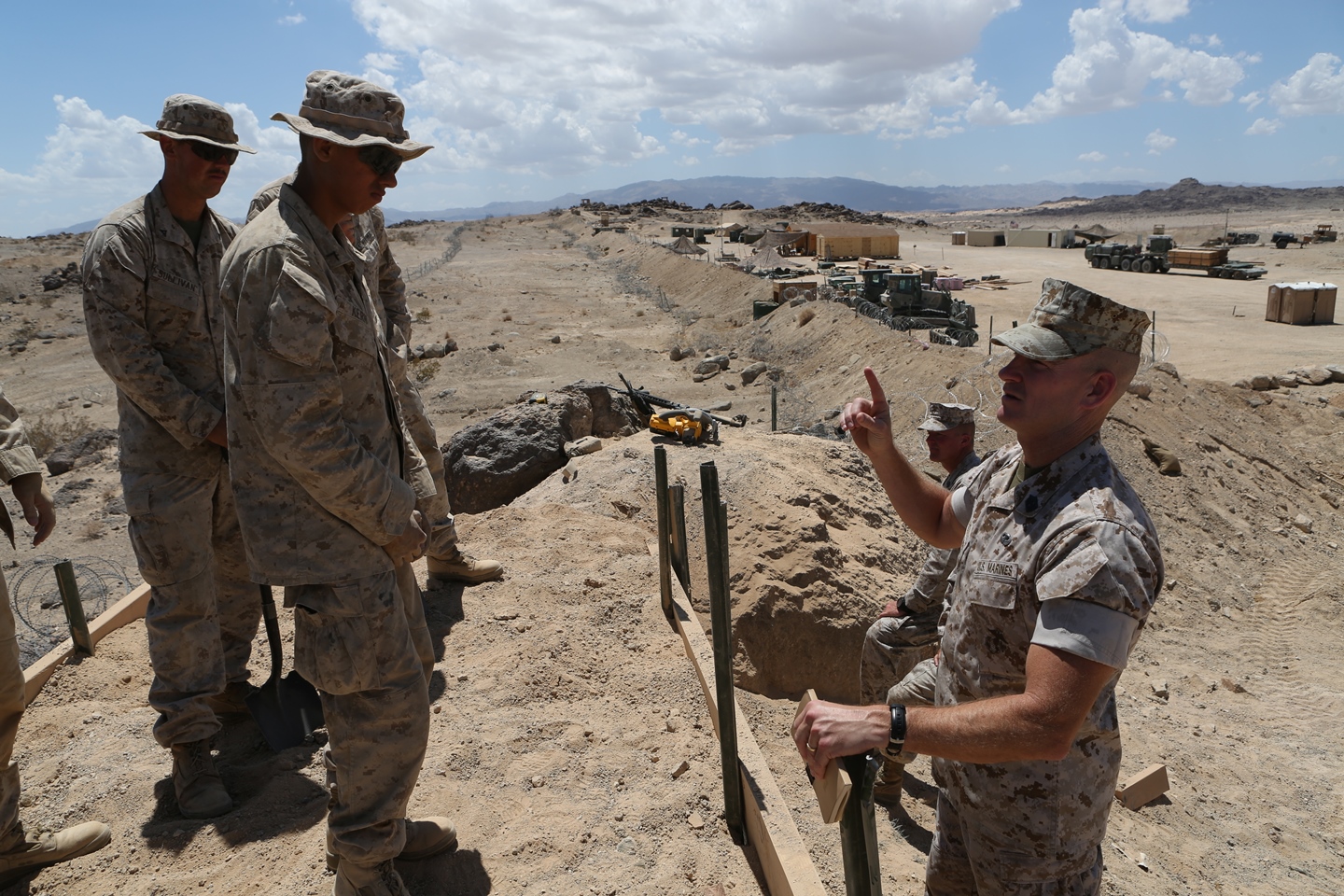 1st MLG Commanding General visists Marines at ITX 5-16