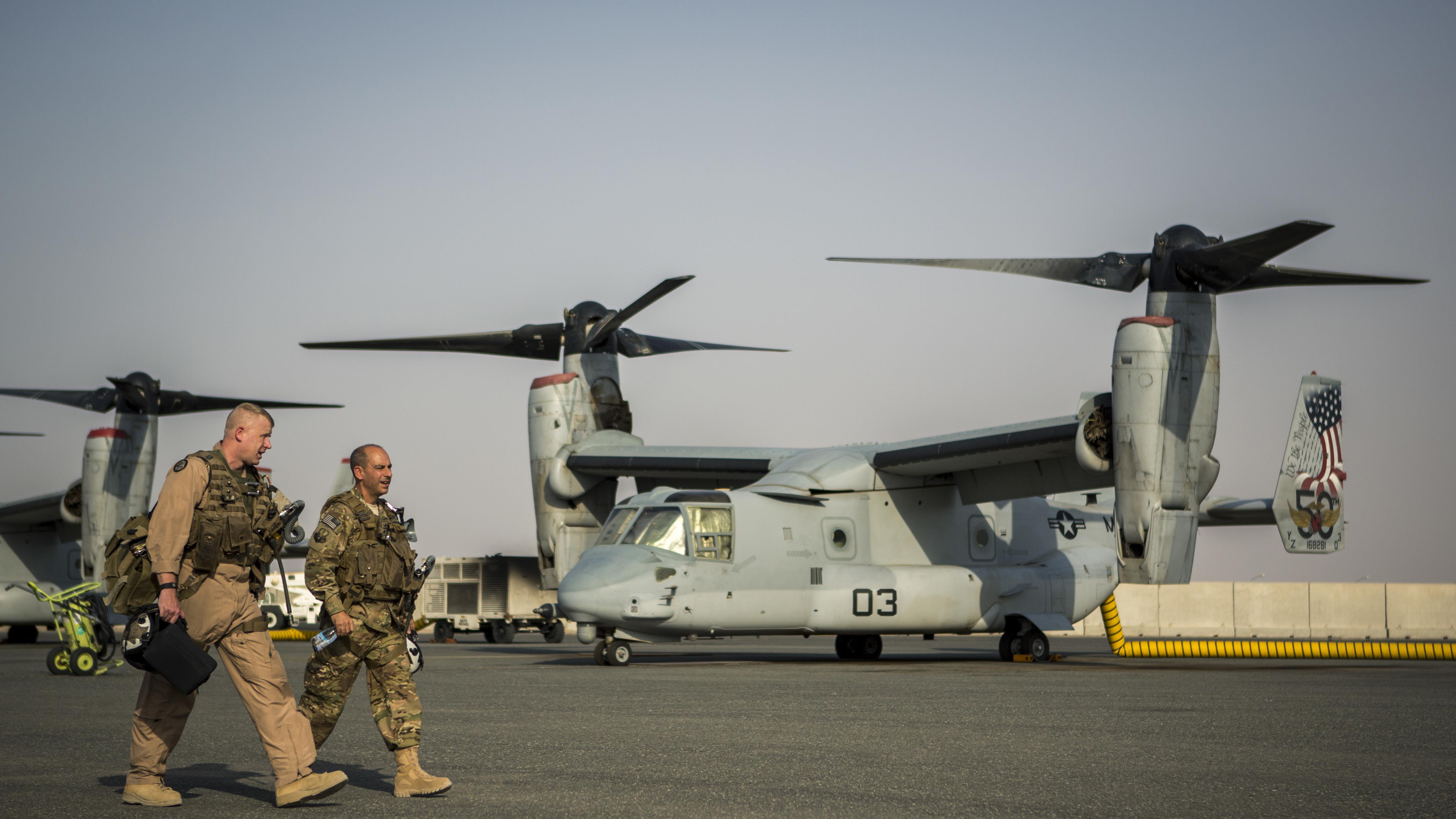 USAFCENT, CFAC Commander visits SPMAGTF-CR-CC Marines