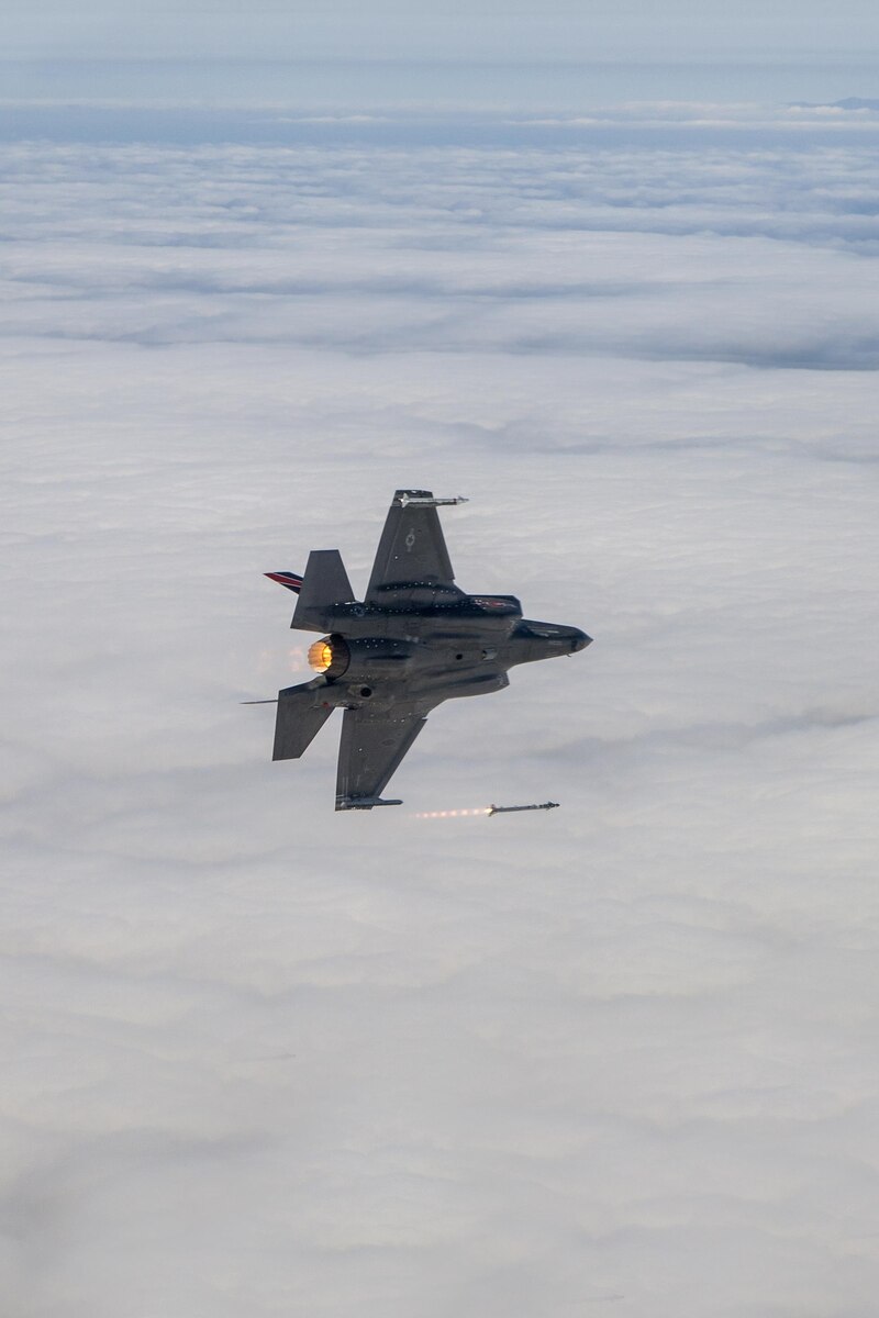 F-35 surges forward with record-breaking weapons tests > Edwards Air ...