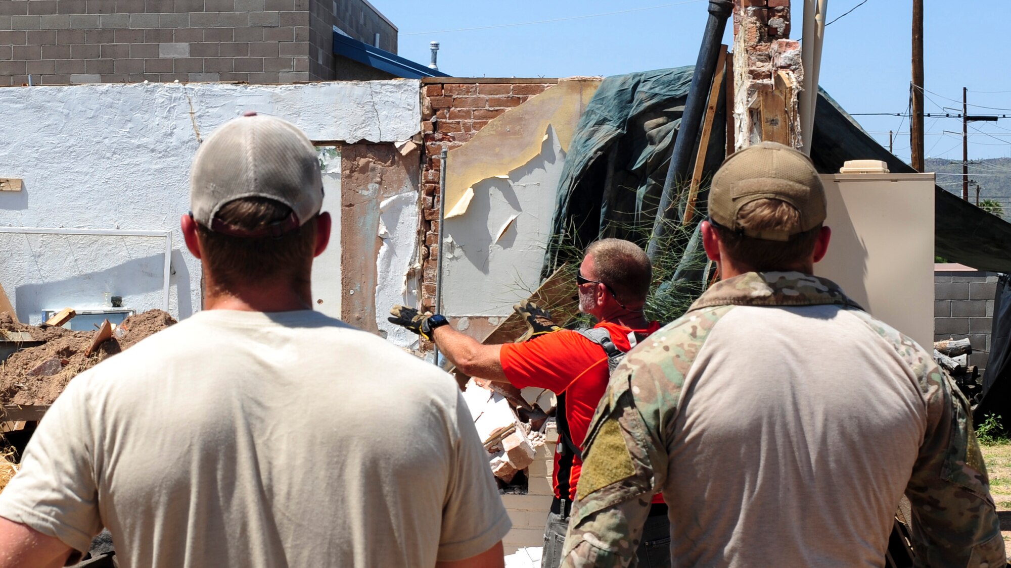 48th RQS Airmen participate in collapsed structure training > Davis ...