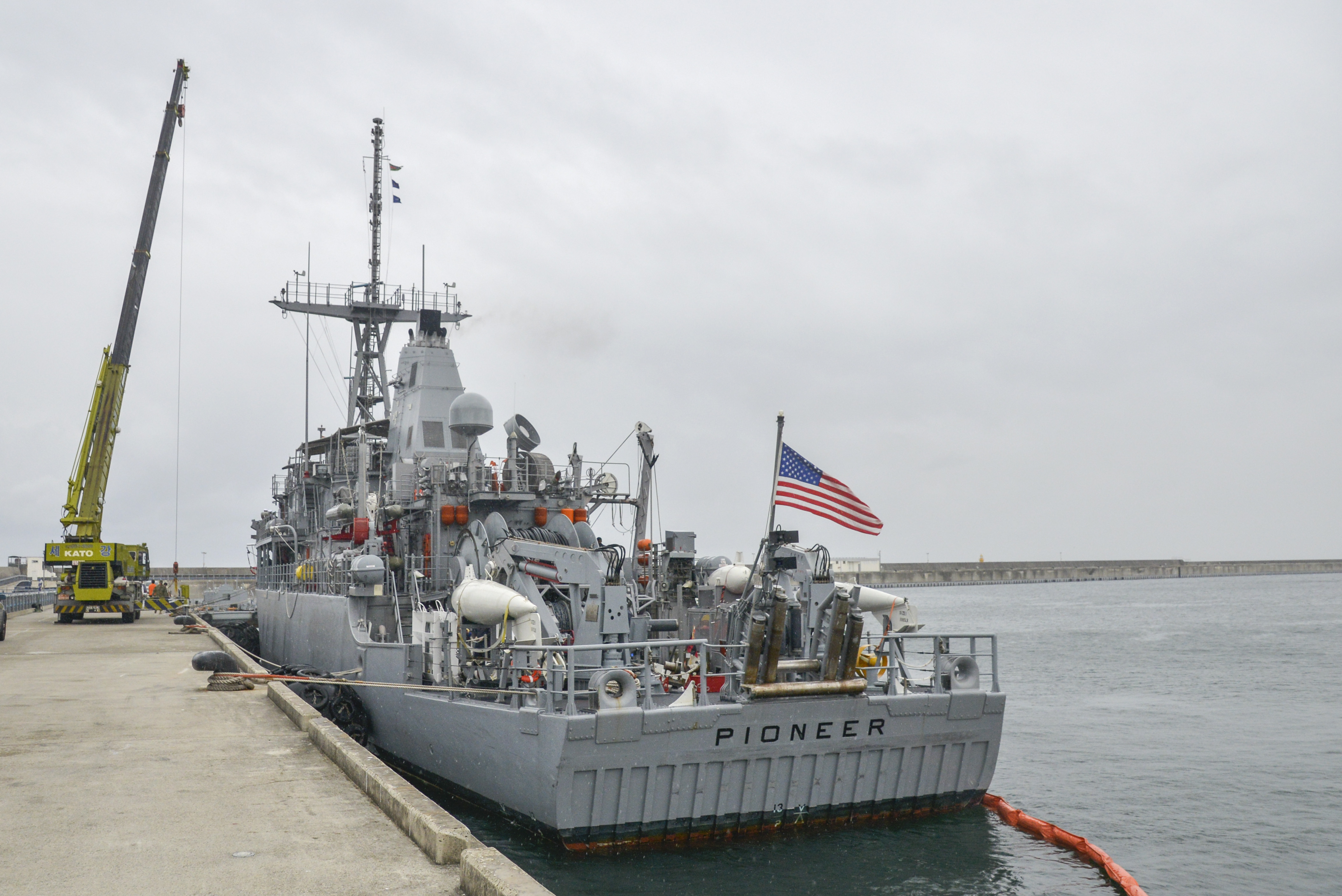 USS Pioneer Visits Busan > United States Navy > display-pressreleases