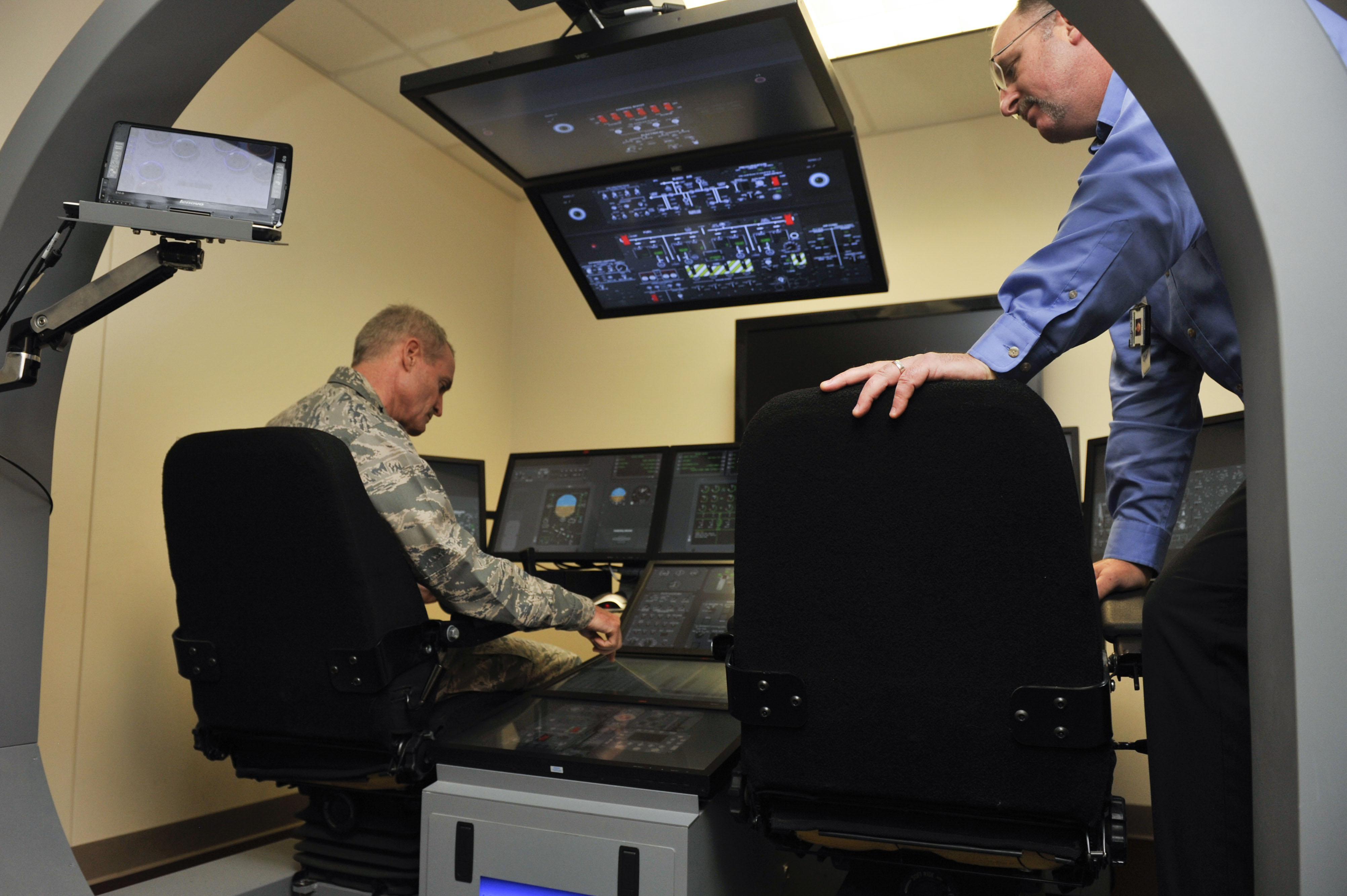 AETC commander visits Little Rock AFB > Air University (AU) > Air ...