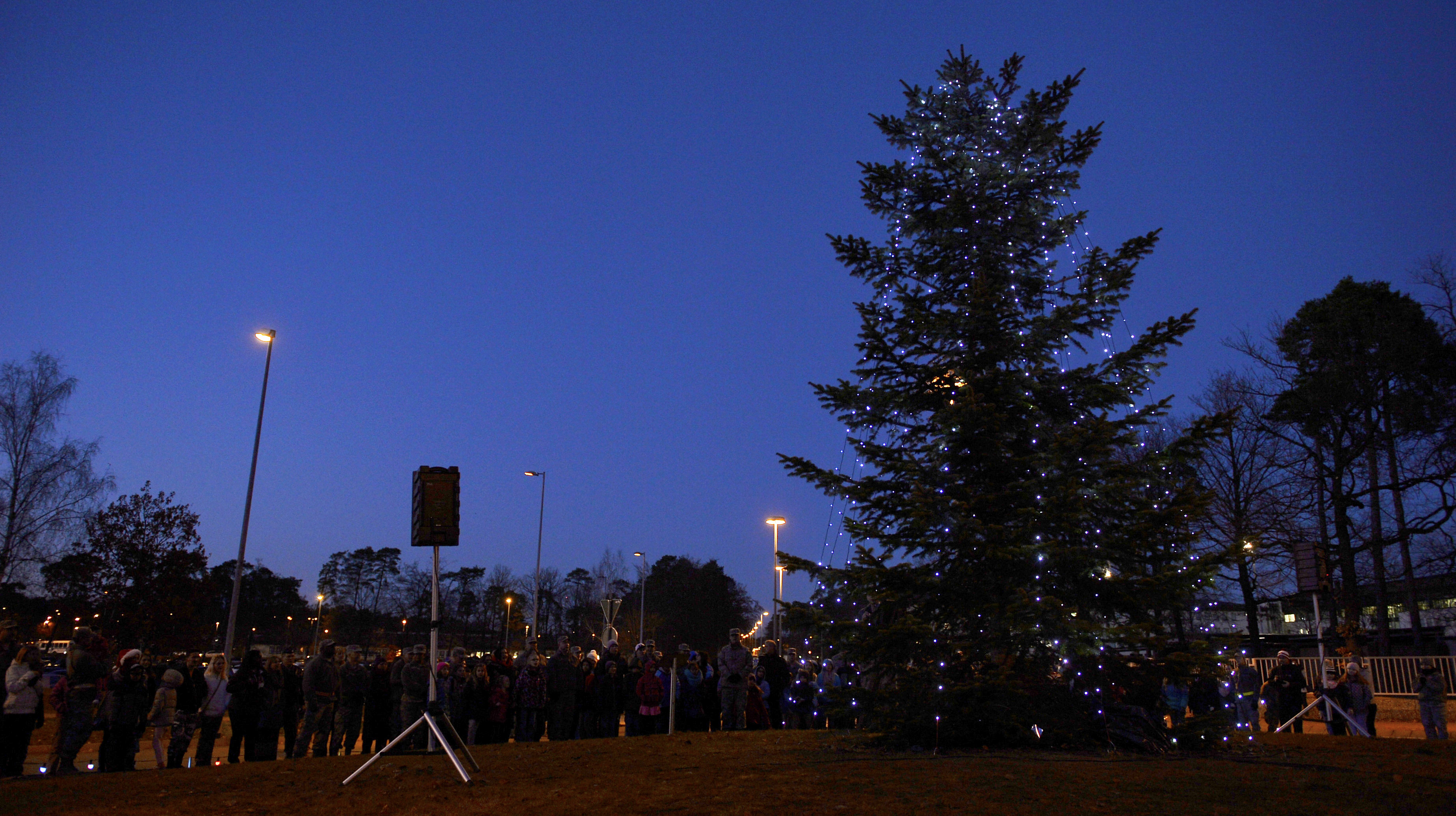 Ramstein lights up holiday season > Ramstein Air Base > Article Display