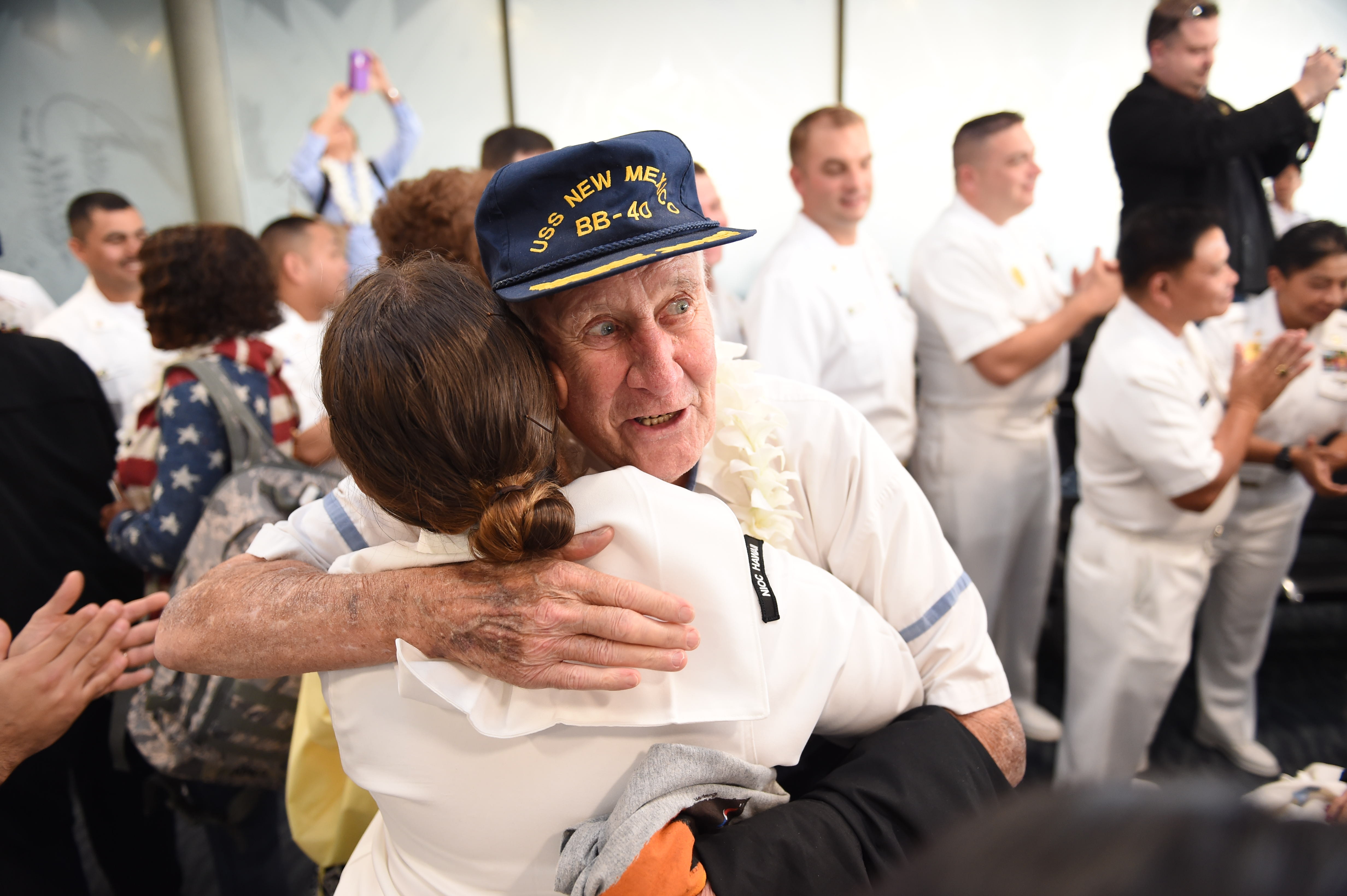 More than 100 World War II Veterans Arrive in Honolulu on Honor Flight ...