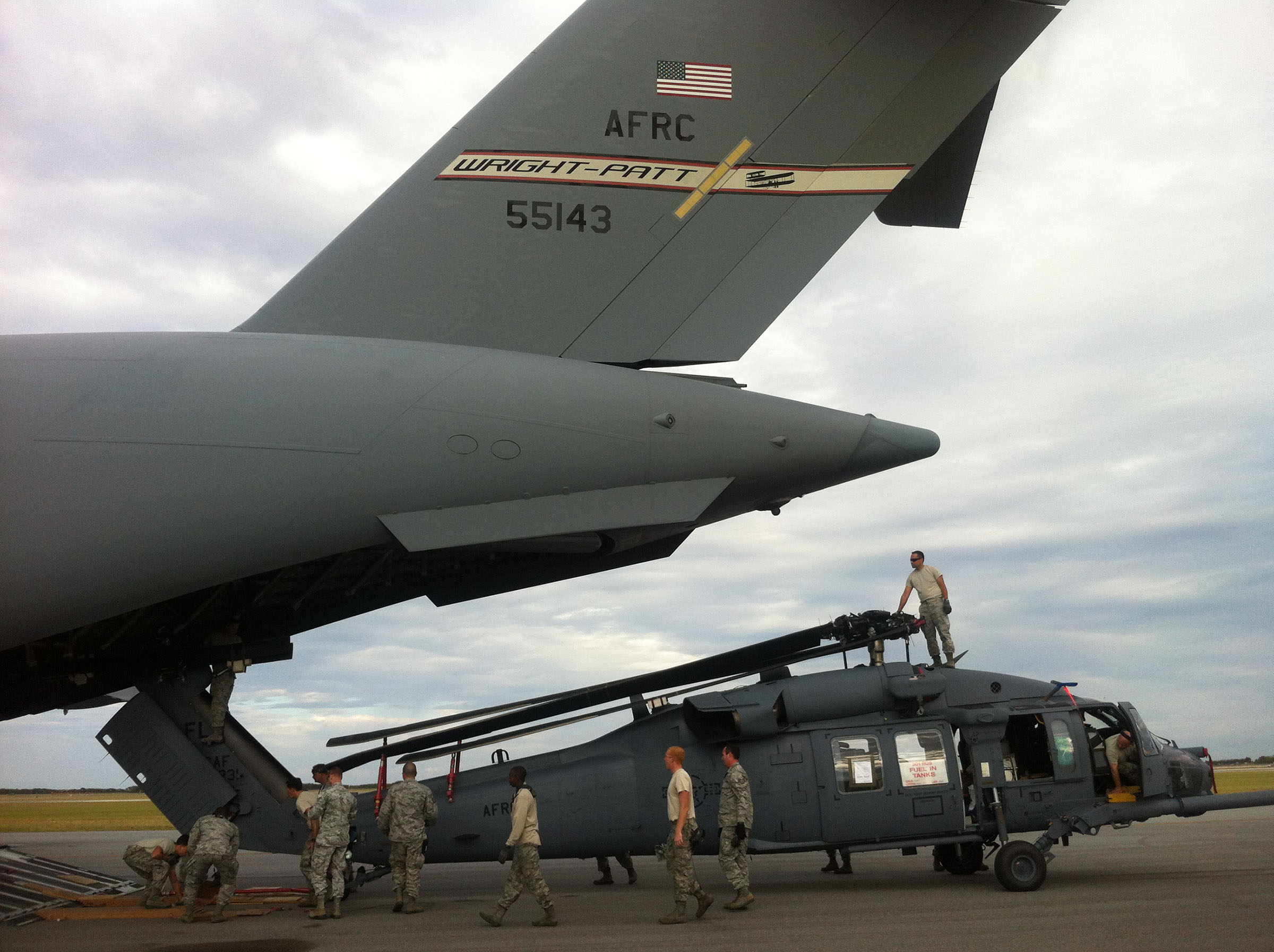 89 AS crew delivers helicopter > 445th Airlift Wing > Article Display