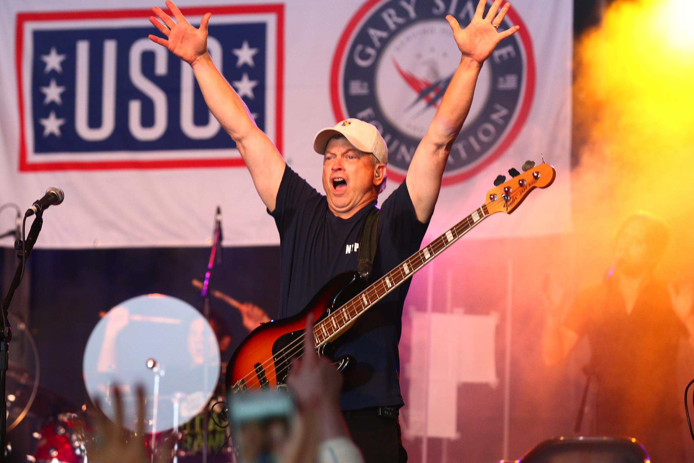 Lt. Dan Band performs at the 445th AW > 445th Airlift Wing > Article ...